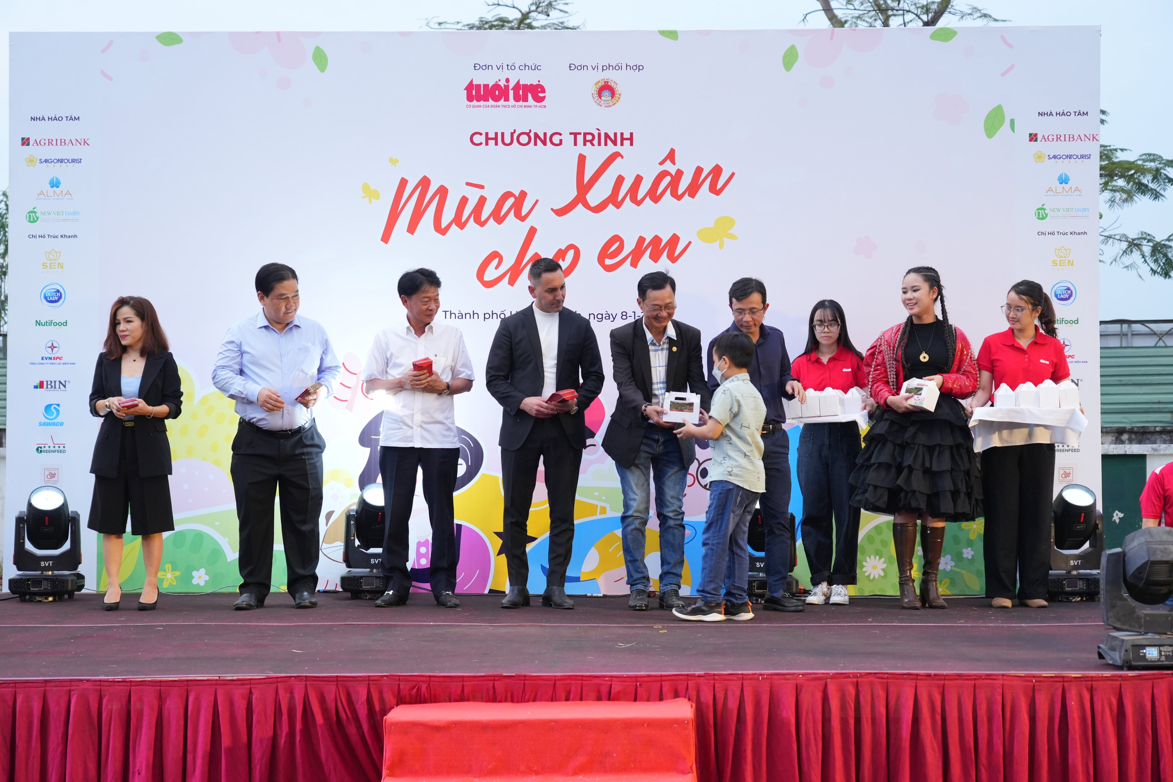 Mùa xuân cho em: Nụ sen đá cho mùa xuân mới - Tuổi Trẻ Online