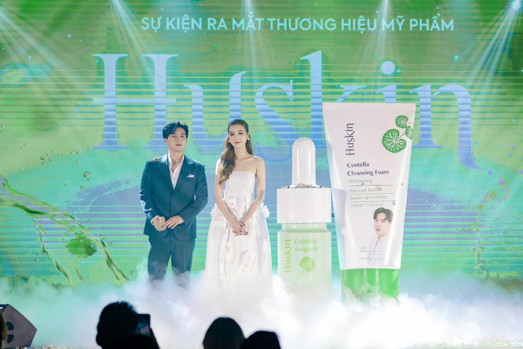 Ca sĩ Hồ Quang Hiếu ra mắt thương hiệu mỹ phẩm Huskin - Tuổi Trẻ Online