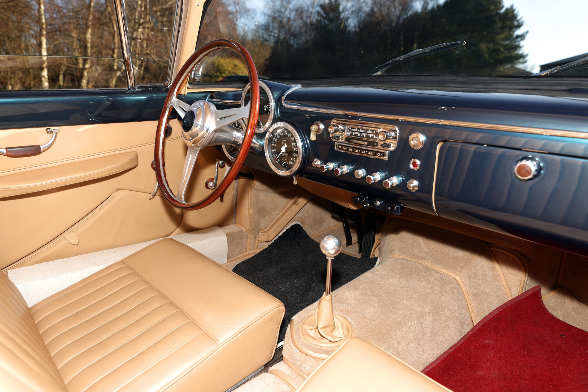 Chiếc xe chế riêng cho vua Bỉ được định giá cả trăm tỉ đồng dù từng bị ...