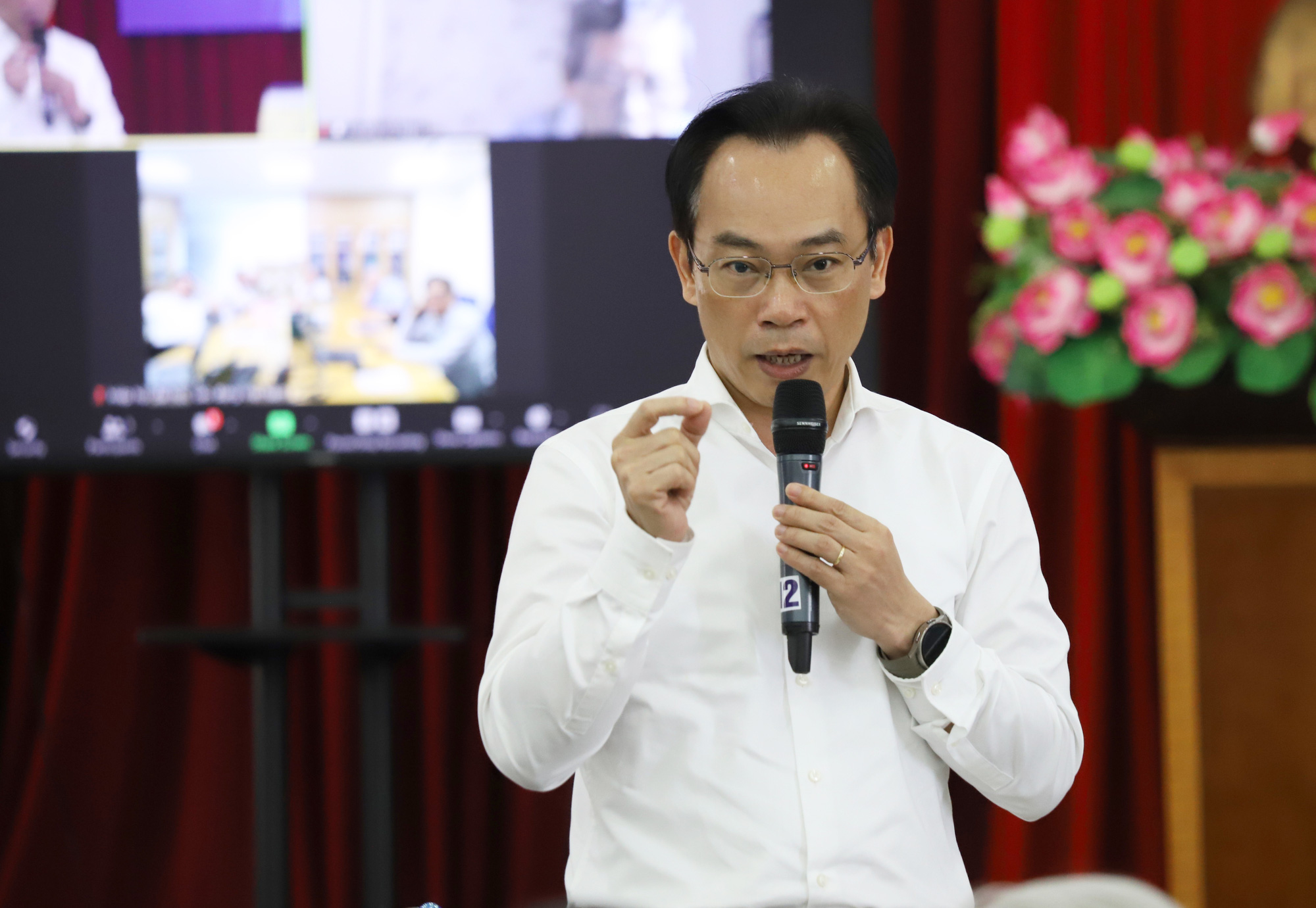 Thứ trưởng Hoàng Minh Sơn nói gì về tỉ lệ 56% sinh viên làm không đúng ngành khi ra trường ...