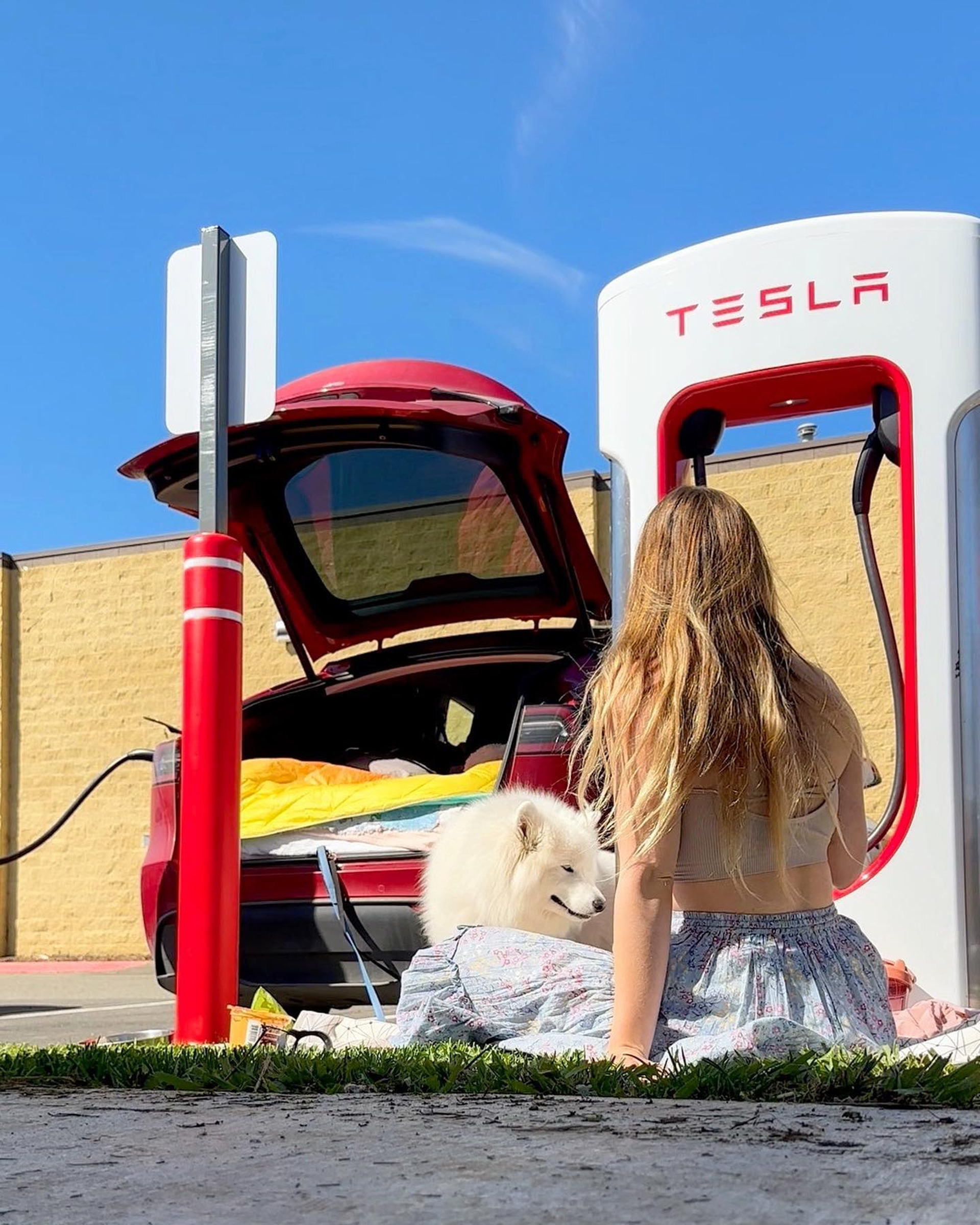 Sống trong xe Tesla: 3 tháng chỉ hết 700.000 đồng tiền điện - Tuổi Trẻ ...