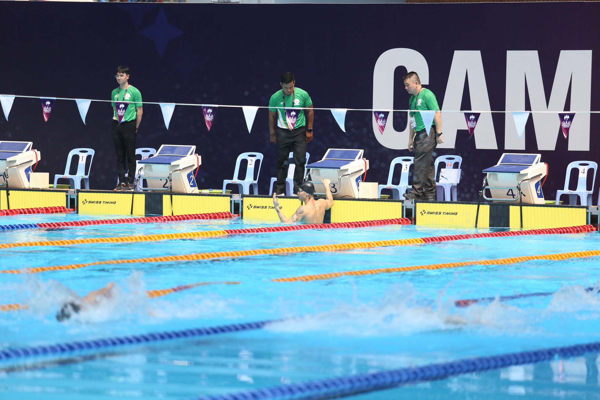 Bơi một mình một hồ, kình ngư Philippines vẫn về nhất vòng loại - Tuổi ...