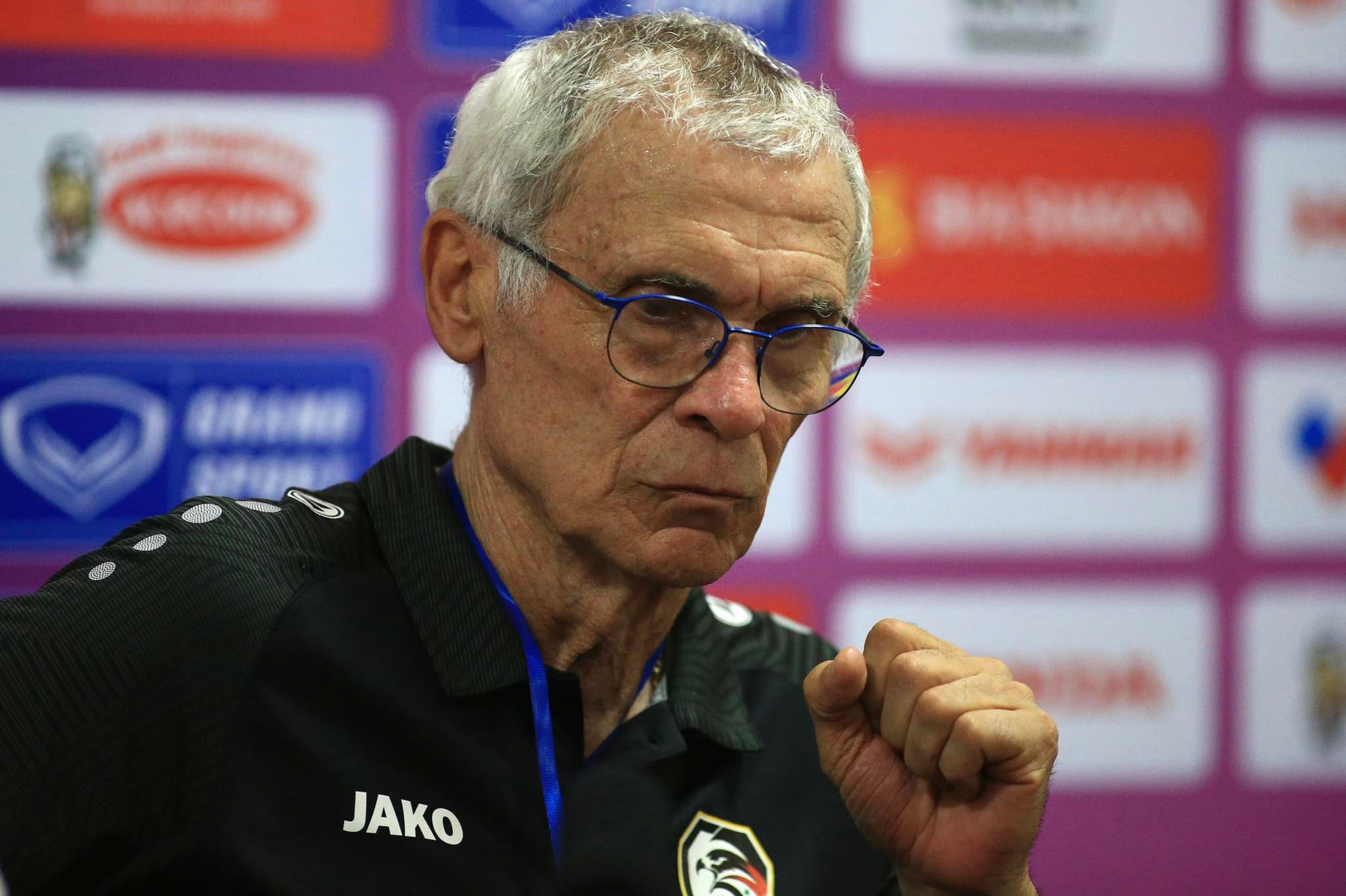 HLV Syria Hector Cuper: 'Khán giả Việt Nam cuồng nhiệt khiến chúng tôi ...