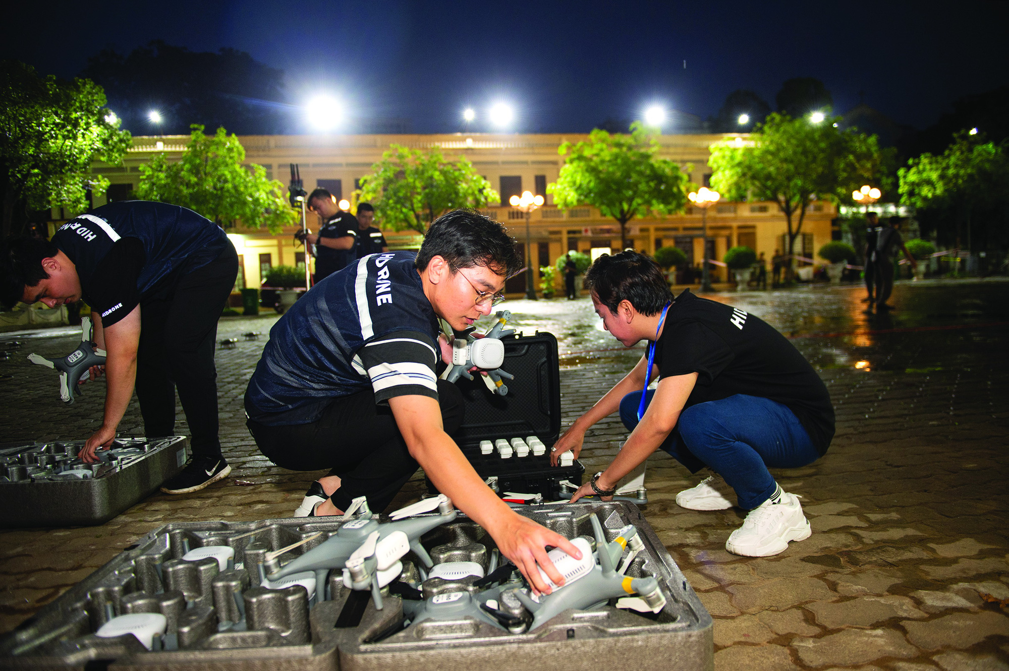 Hậu trường biểu diễn drone tại Việt Nam - Tuổi Trẻ Online
