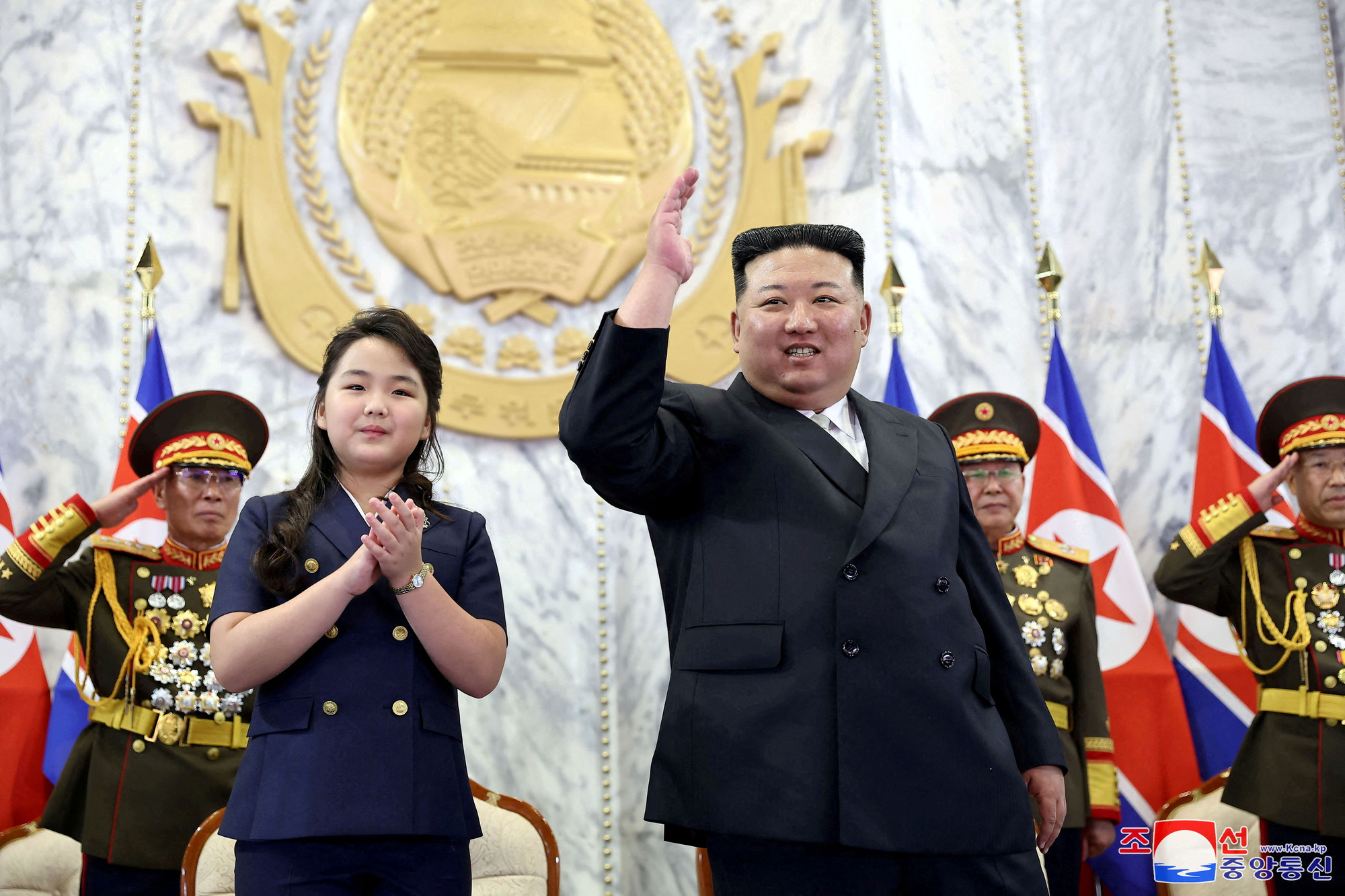 Ông Kim Jong Un và con gái xuất hiện rạng rỡ ngày Quốc khánh Triều Tiên ...