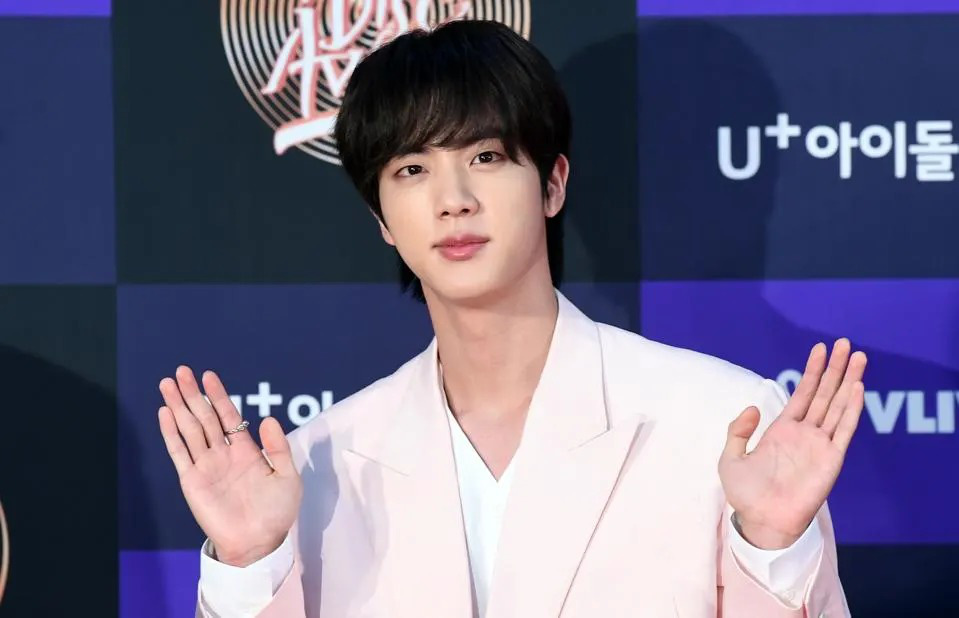 Jin (BTS) trở lại vào tháng 11, mời mọi người tìm kiếm hạnh phúc