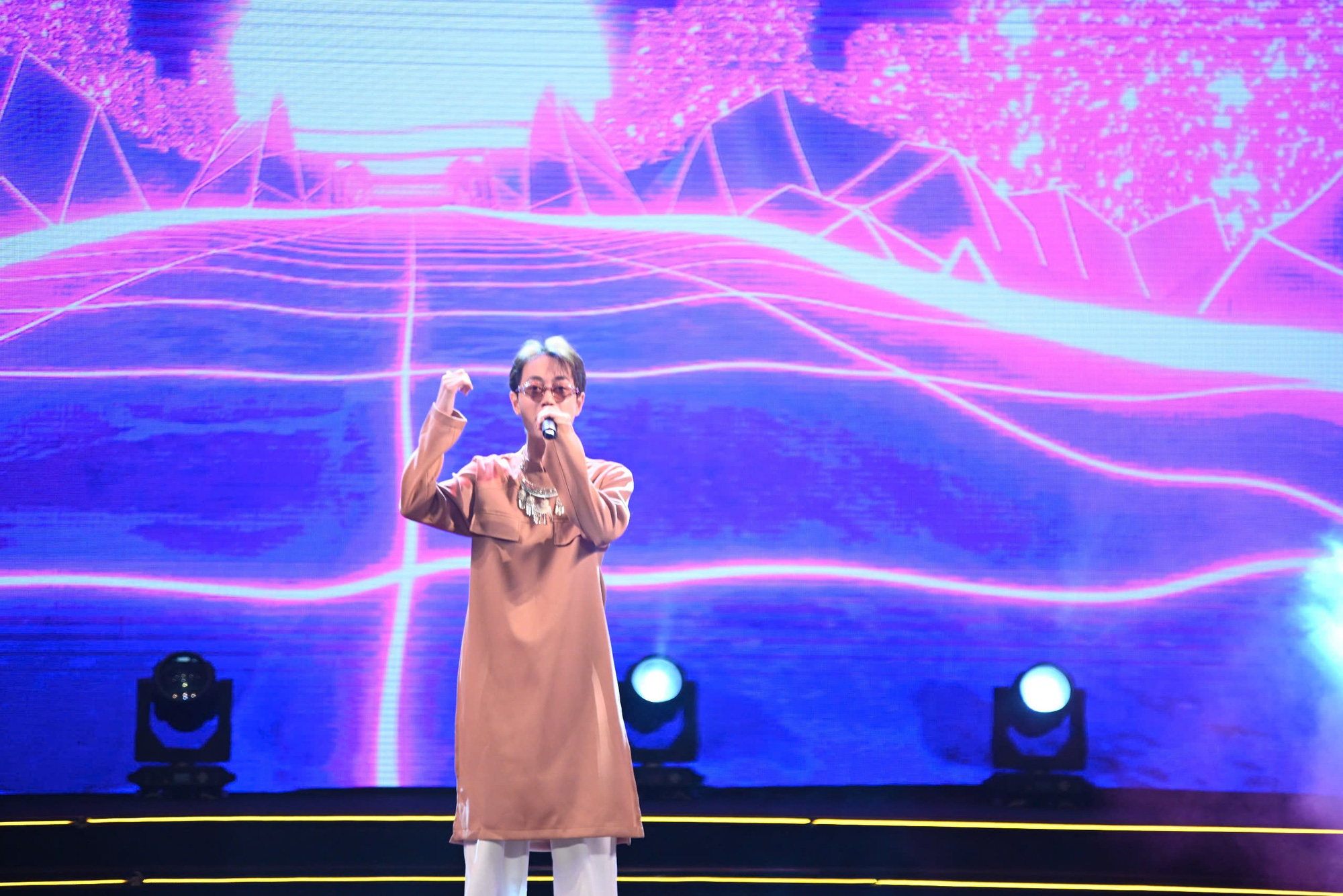 Cầu thủ Tiến Linh, rapper Double2T nhận giải thưởng Thanh niên sống đẹp ...
