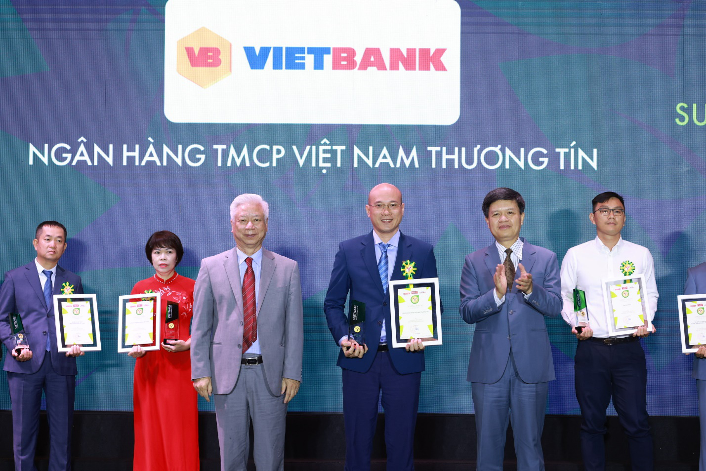 Vietbank lần thứ hai liên tiếp đạt danh hiệu ‘Thương hiệu mạnh - phát ...