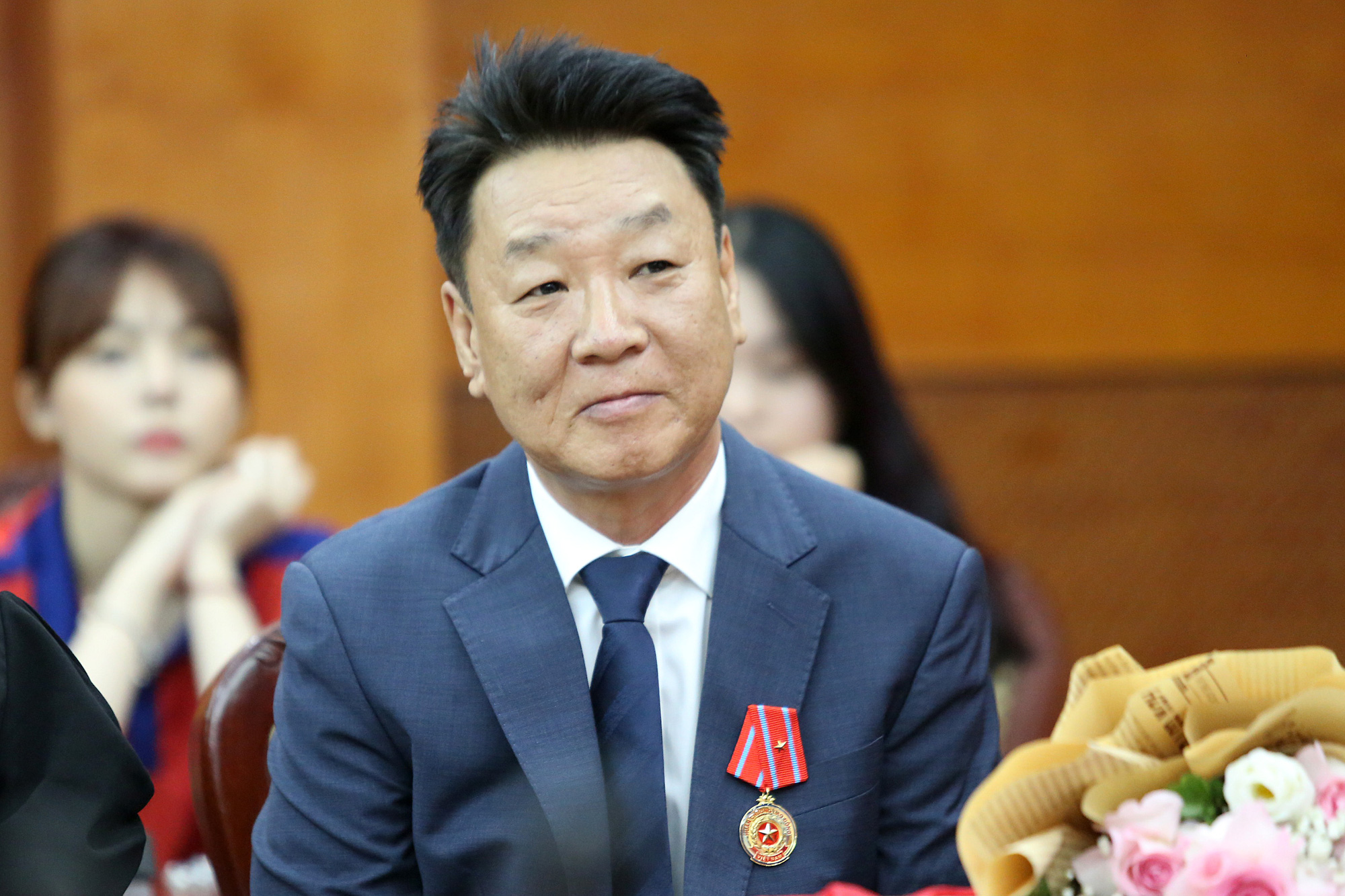 Chuyên gia bắn súng Park Chung Gun mở nhà hàng bún chả Việt - Tuổi Trẻ ...