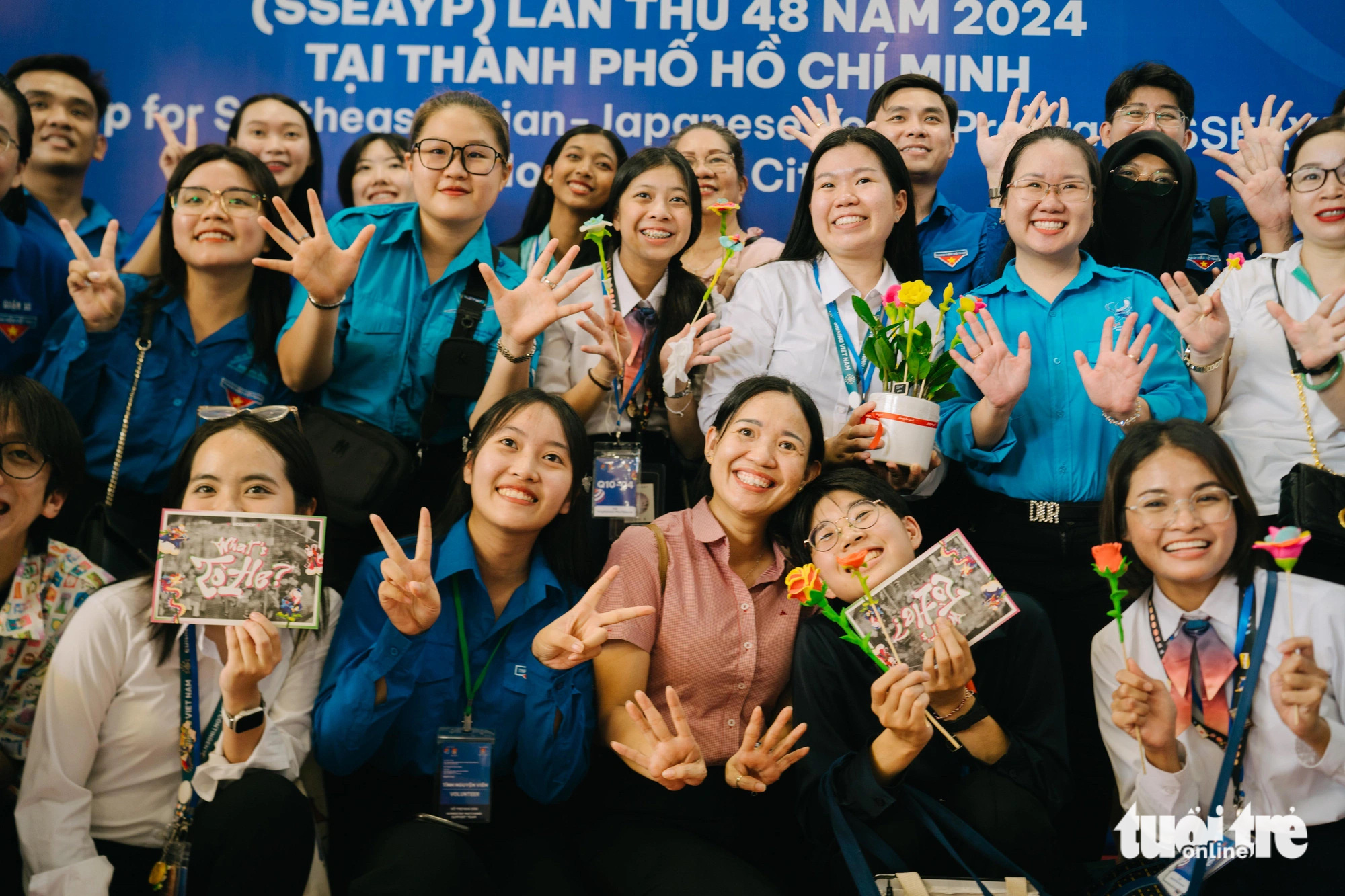 Đại biểu SSEAYP ăn cơm sườn, ở chung nhà với người dân 13 quận, huyện ...
