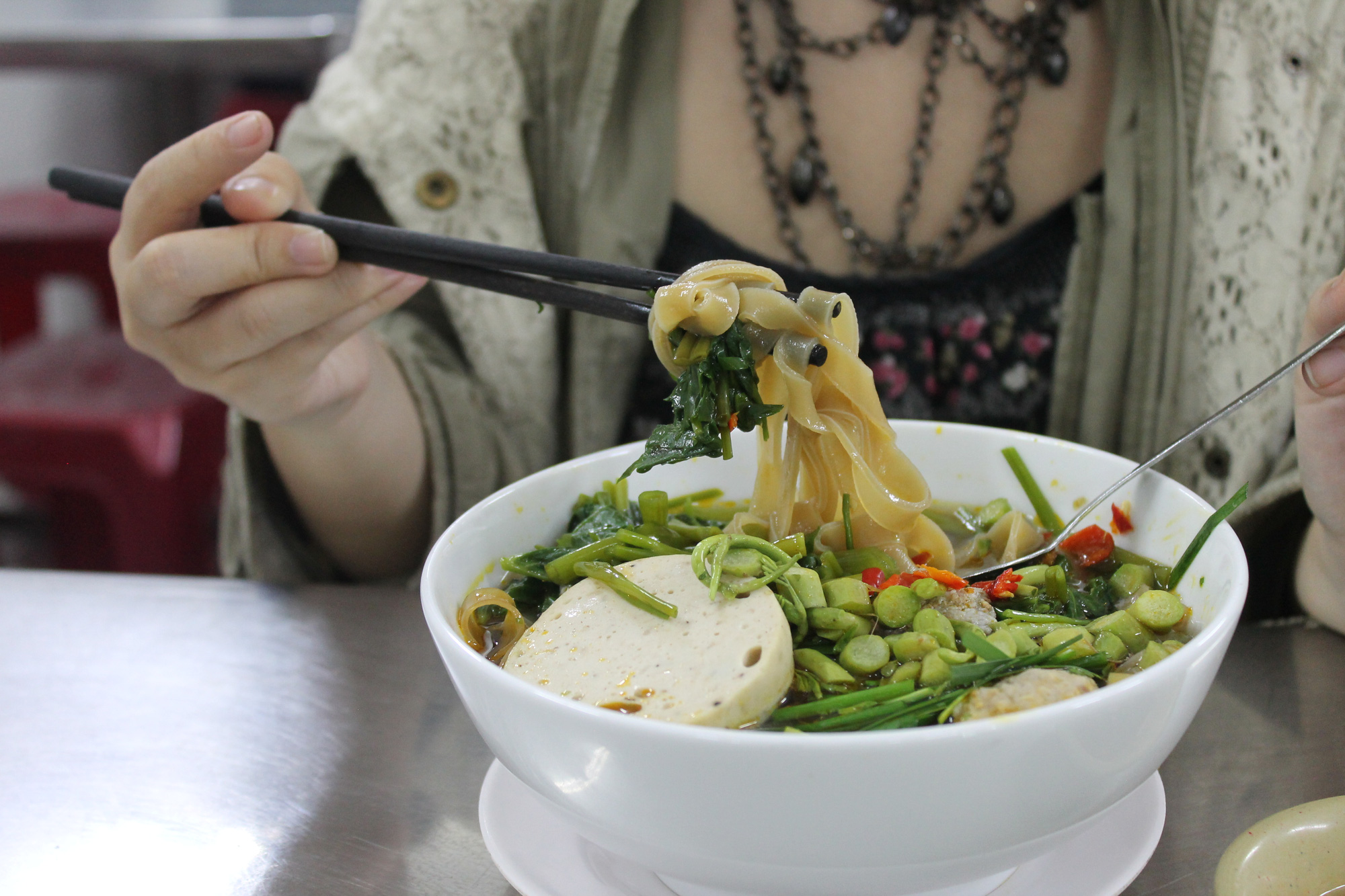 Canh bún Mẹ Tôi hơn 40 năm gắn với dân Phú Nhuận - Tuổi Trẻ Online