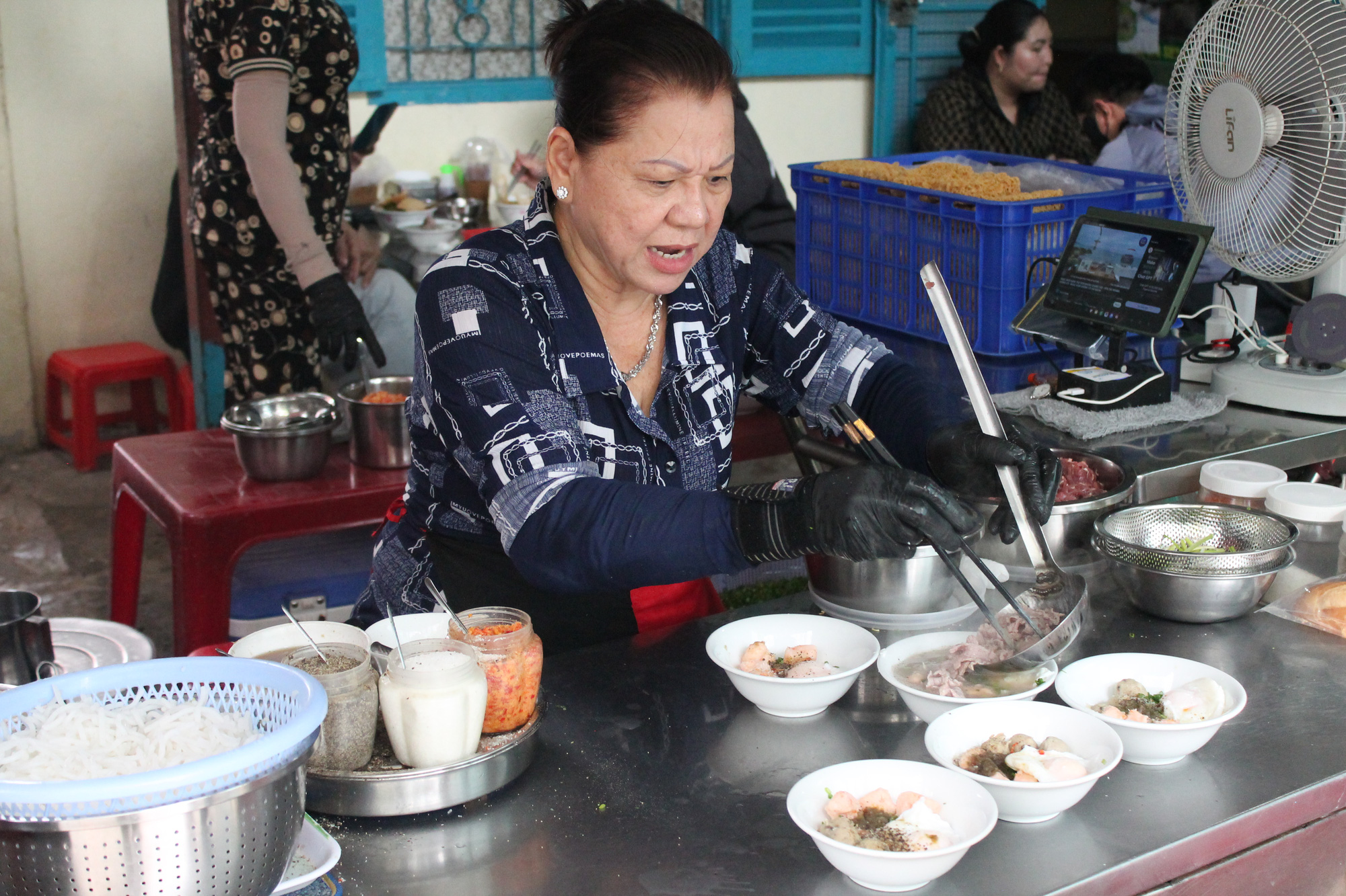 'Bún chửi' cô Huyền khét tiếng Sài Gòn - Tuổi Trẻ Online
