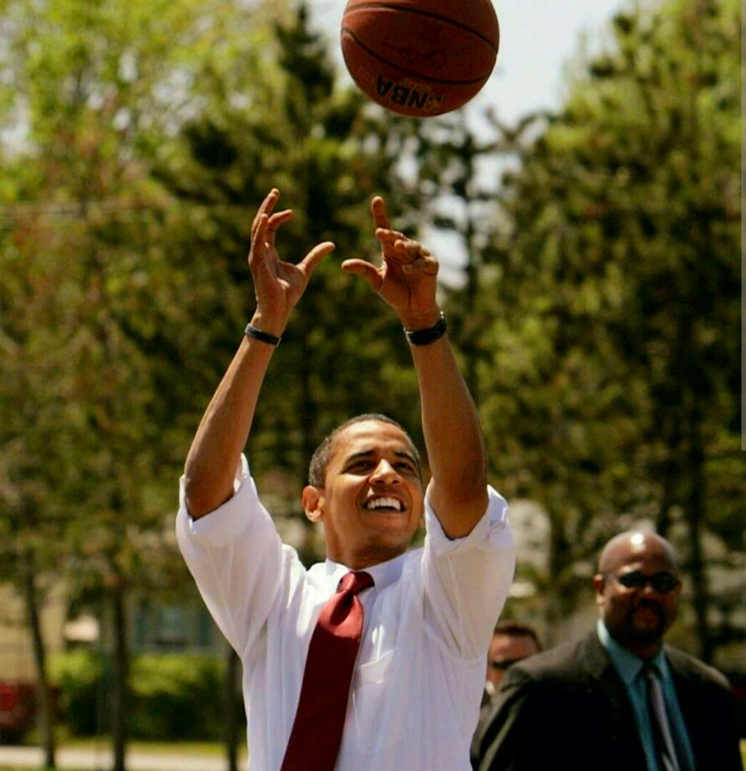 Bí quyết giữ phong độ ở tuổi 63 của cựu tổng thống Barack Obama - Tuổi ...