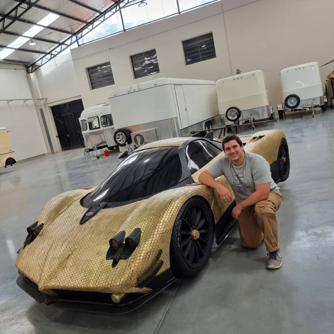 Pagani Zonda triệu USD phiên bản 'bình dân' chế tác từ 100.000 đồng xu ...