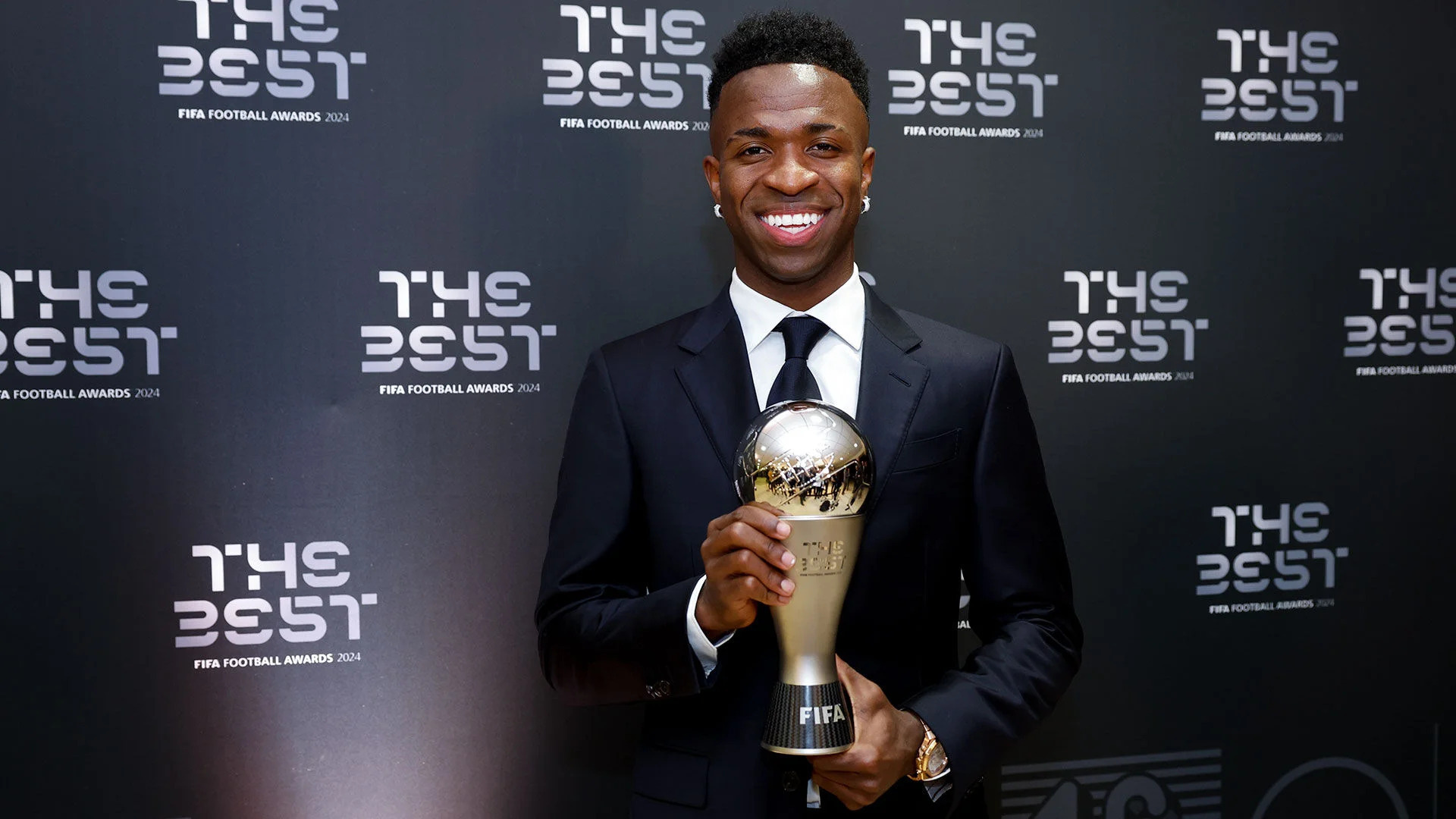 Vinicius thắng giải FIFA The Best 2024 - Tuổi Trẻ Online