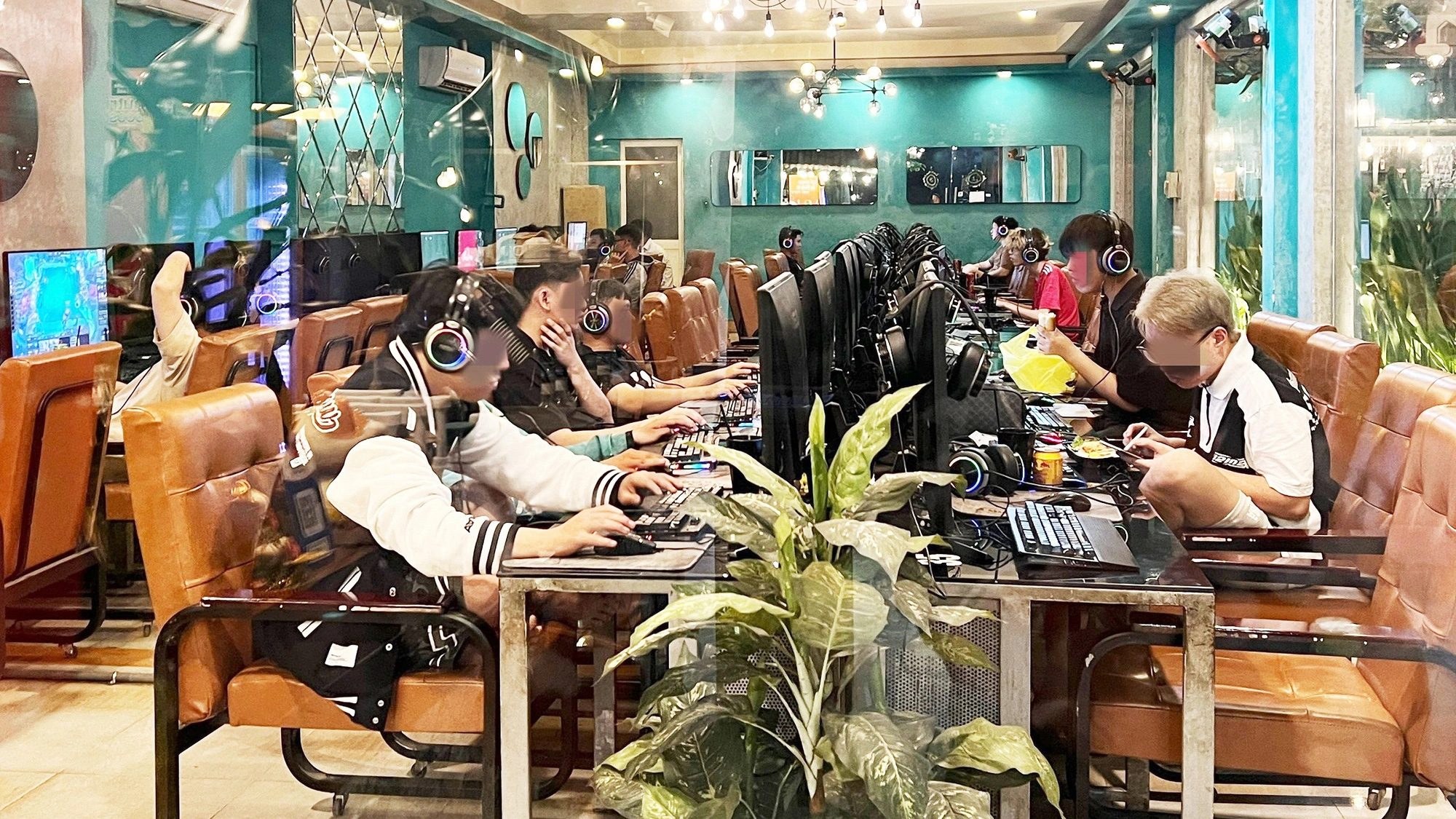 Tiệm net sau 22h: Xuyên đêm ở tiệm game - Tuổi Trẻ Online