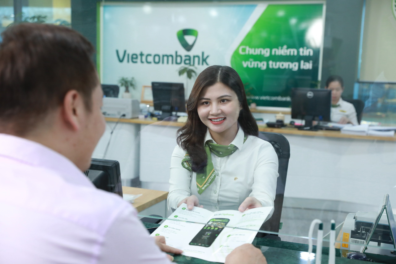 Vietcombank đạt lợi nhuận ‘khủng’ nhờ thu từ đâu? - Tuổi Trẻ Online