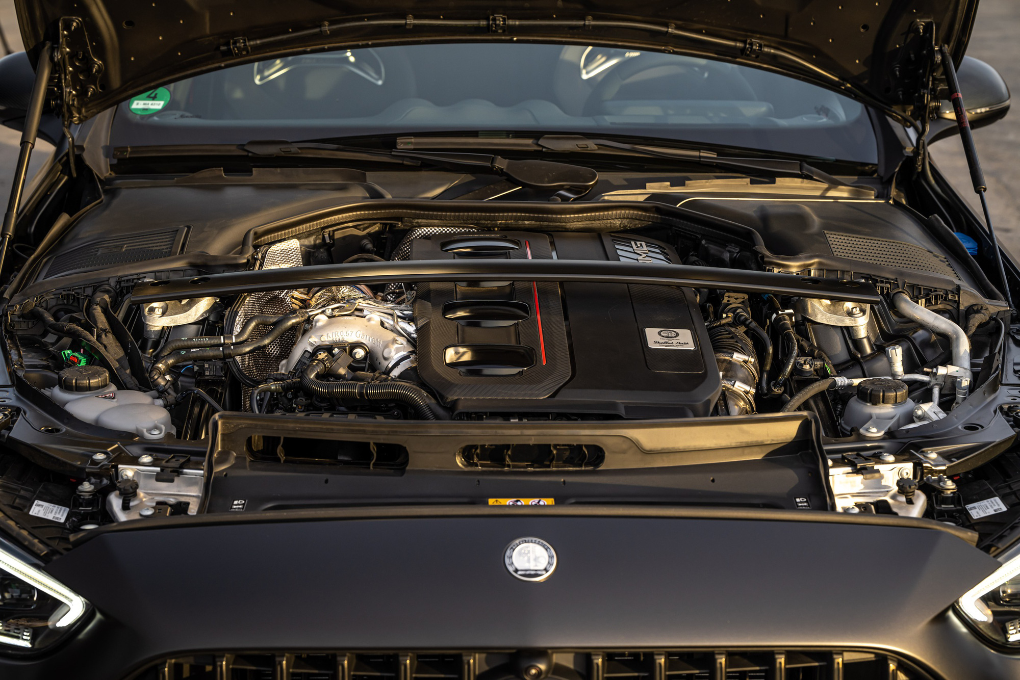Mercedes-AMG C 63 S E Performance giá từ 4,9 tỉ, mạnh ngang siêu xe ...