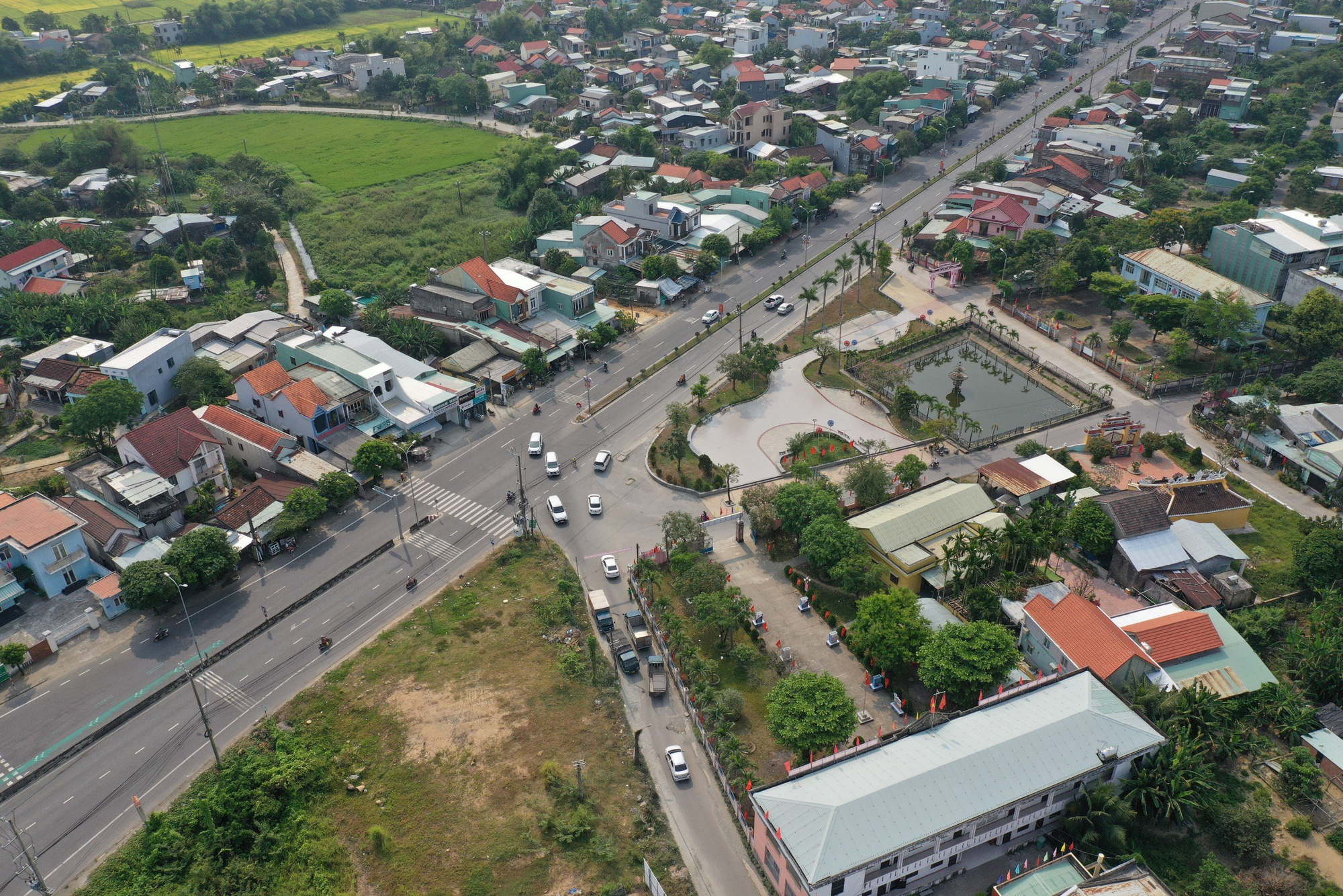 Bất lực vì xe né trạm, chủ BOT muốn bán trạm thu phí giá 1.200 tỉ đồng - Tuổi Trẻ Online