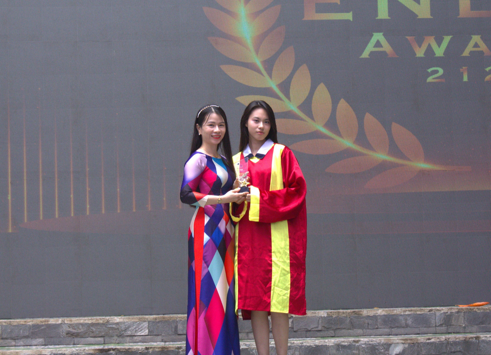 Lộ diện 12 chủ nhân Endee Award - giải thưởng độc lạ của Trường THPT ...