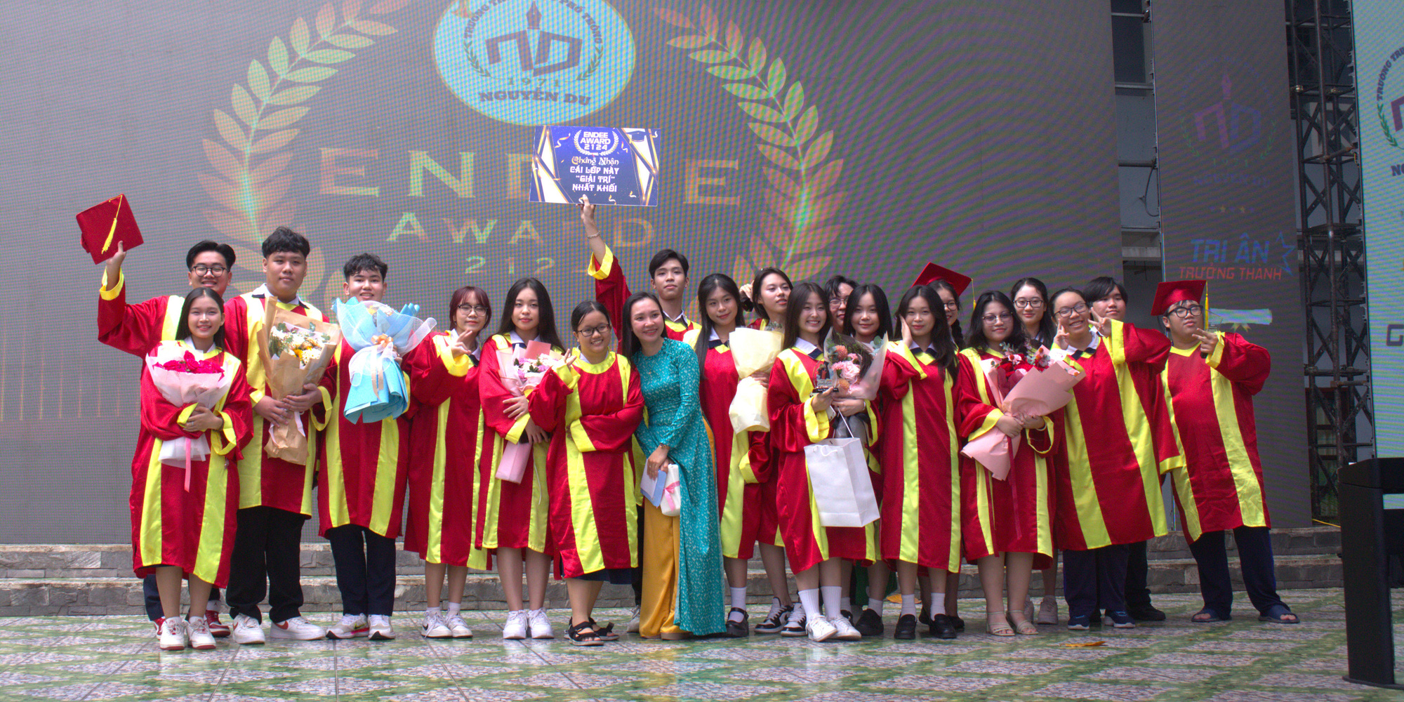 Lộ diện 12 chủ nhân Endee Award - giải thưởng độc lạ của Trường THPT ...