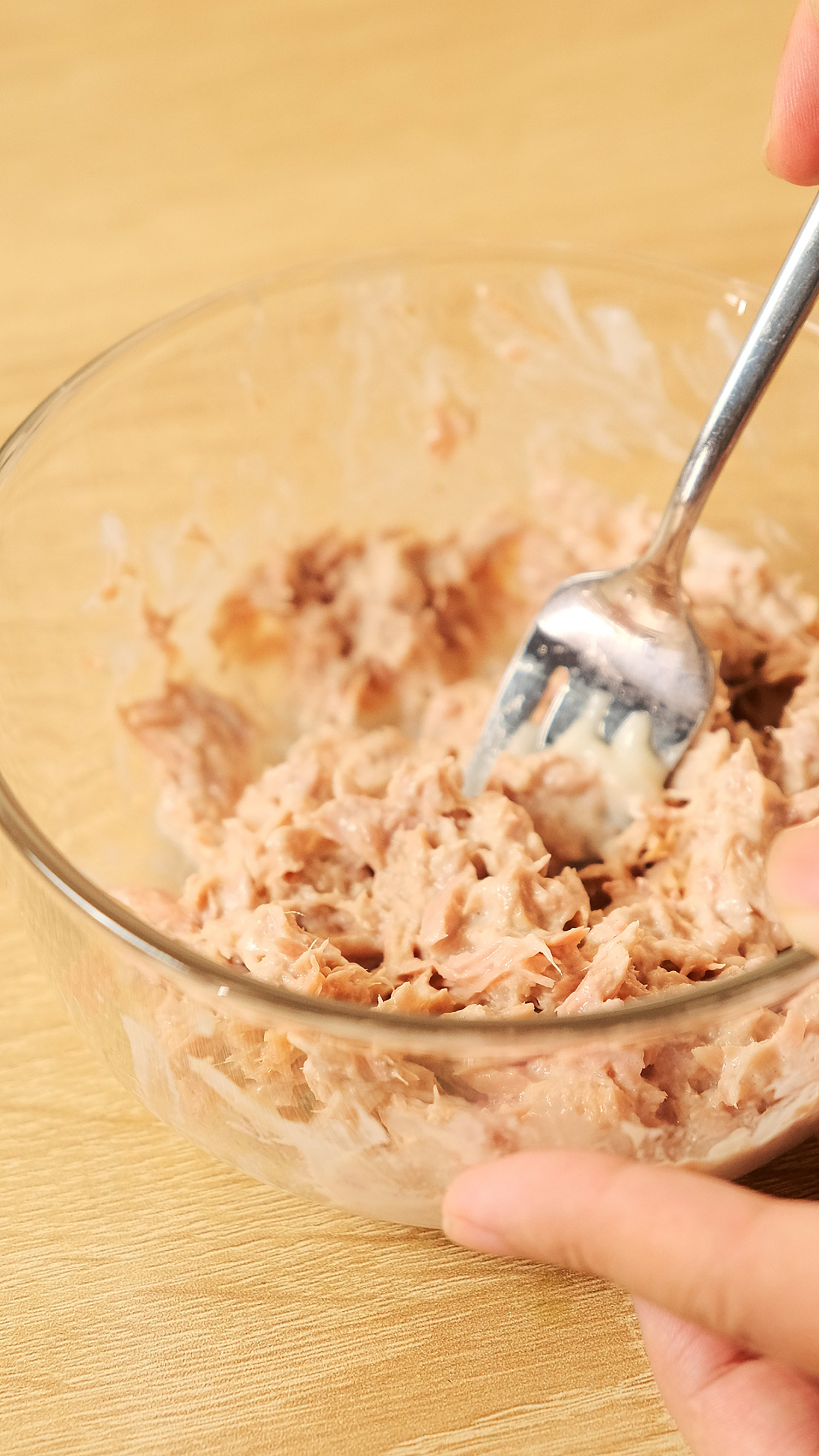 Cơm nắm cá ngừ mayonnaise cho ngày hè bận rộn