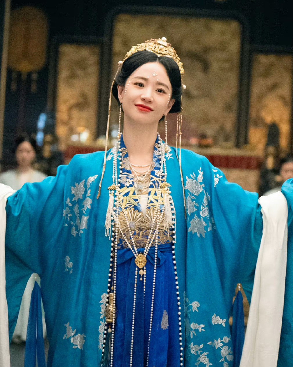 Mặc vũ vân gian lập kỷ lục khủng, vượt Hoa gian lệnh
