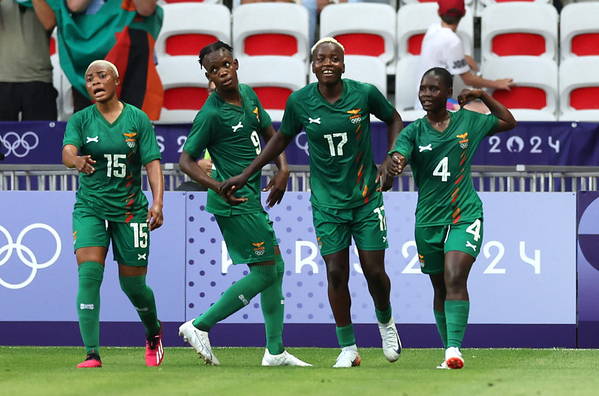 Tuyển nữ Úc và Zambia tạo ra trận đấu điên rồ tại Olympic với 11 bàn ...