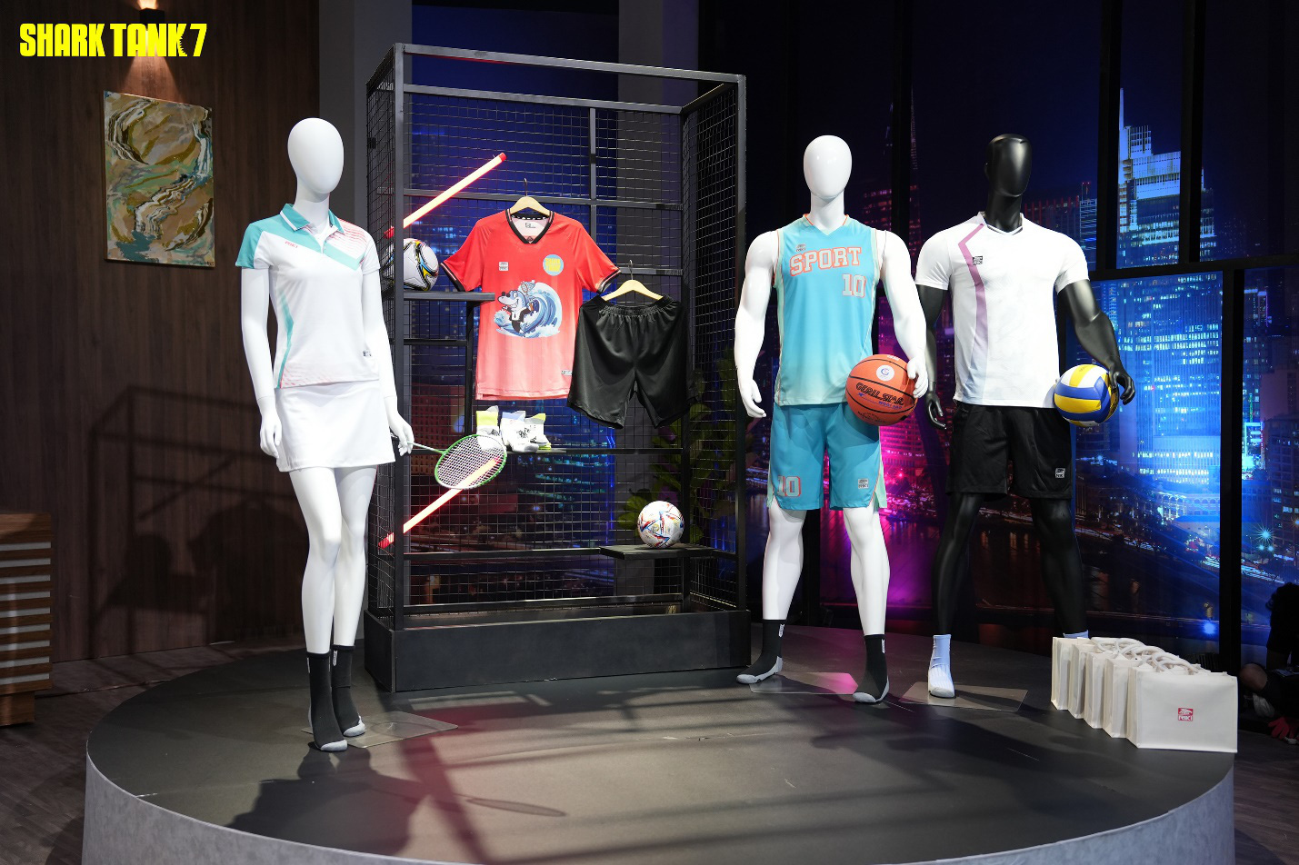 Riki Sport ‘săn cá mập’ để phát triển thị trường trang phục thể thao ...