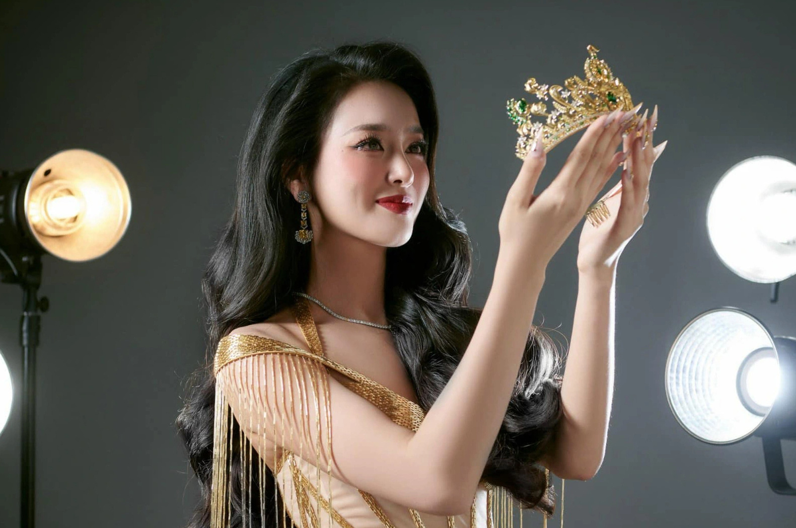 Tin tức giải trí 24-8: Bùi Khánh Linh thi Miss Intercontinental 2024; Suga (BTS) cúi đầu xin lỗi ...