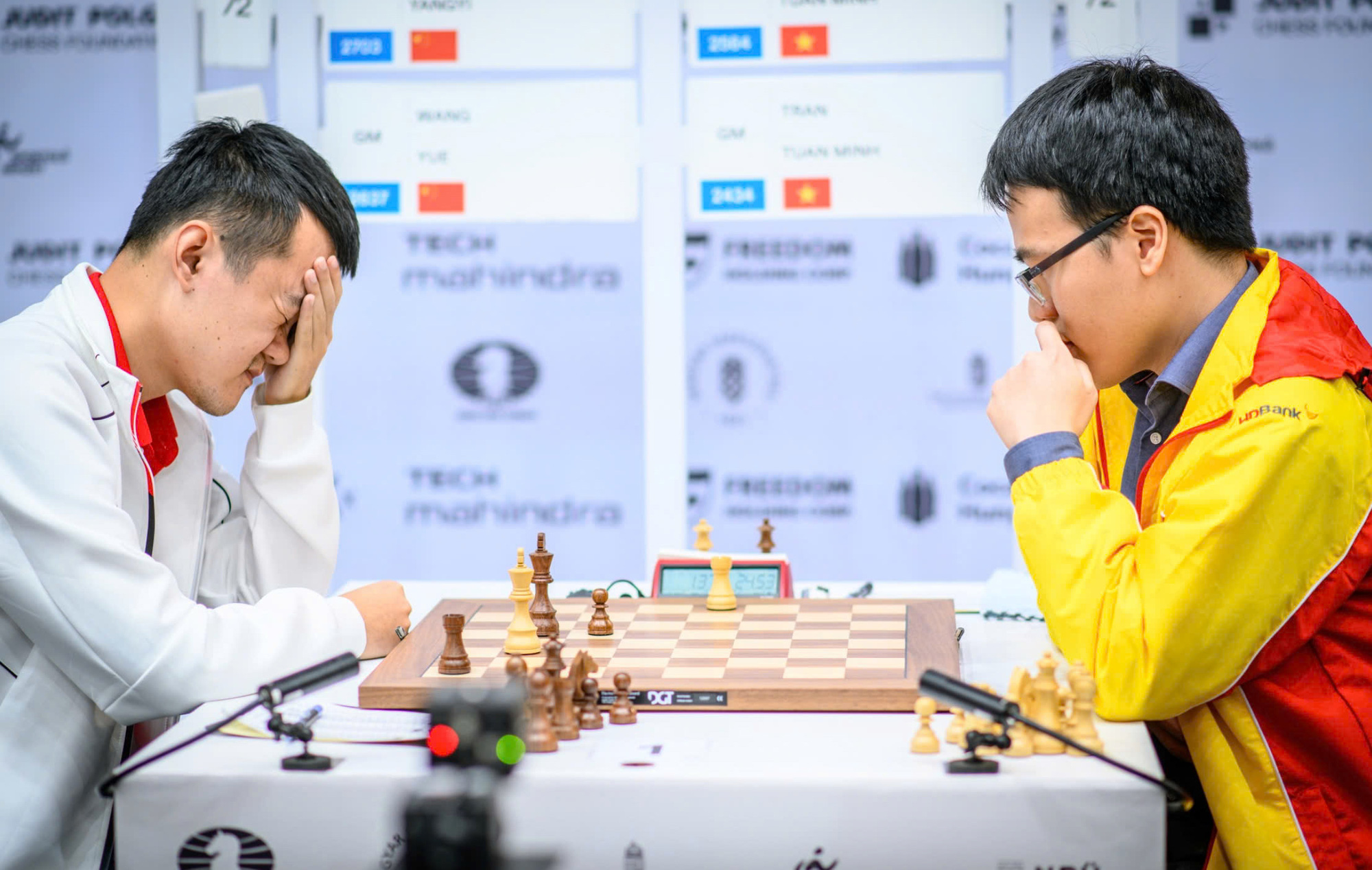How does Le Quang Liem consistently defeat the 'chess kings'?