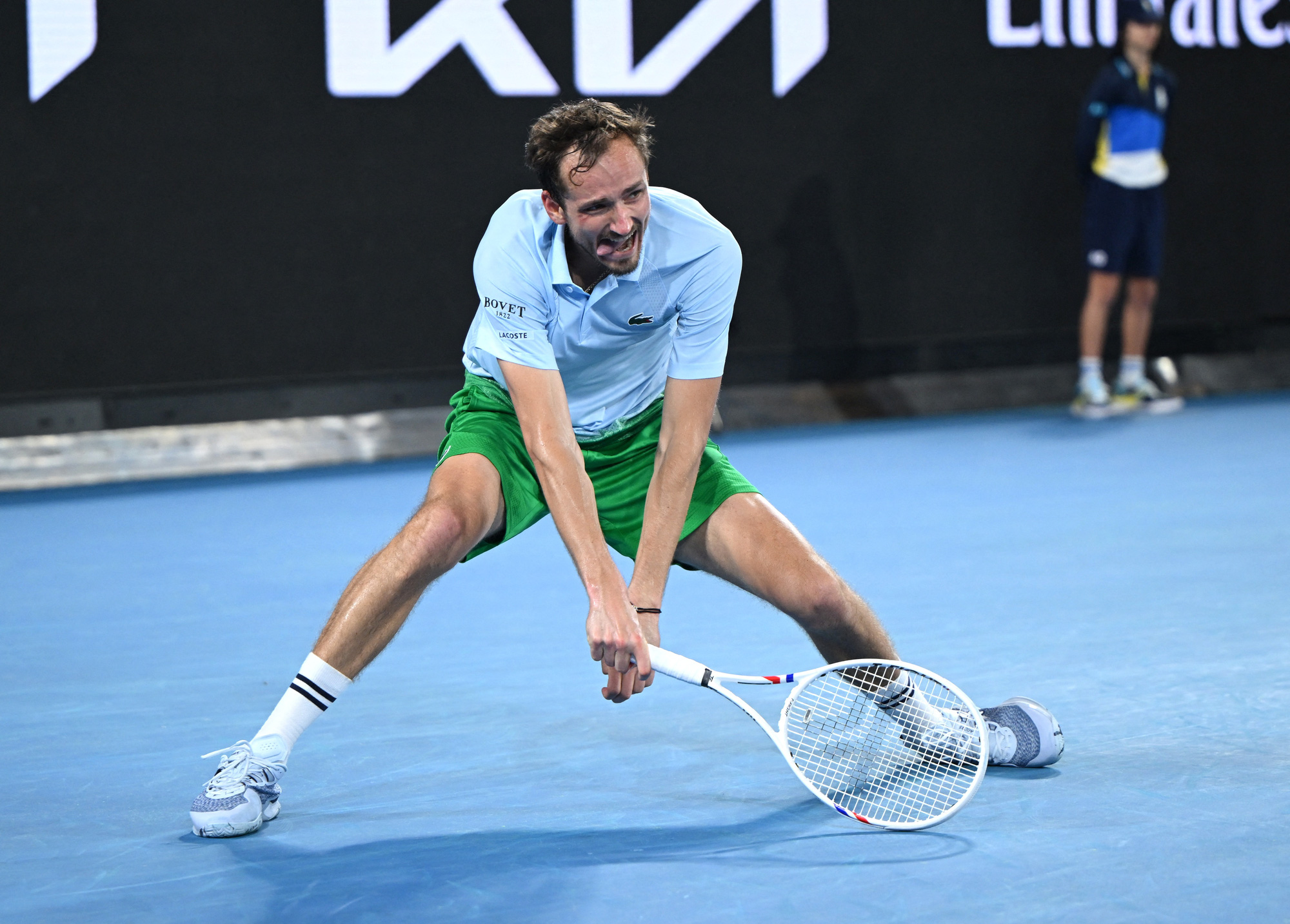 Daniil Medvedev bị phạt tiền tỉ sau khi thua tay vợt gốc Việt Learner ...