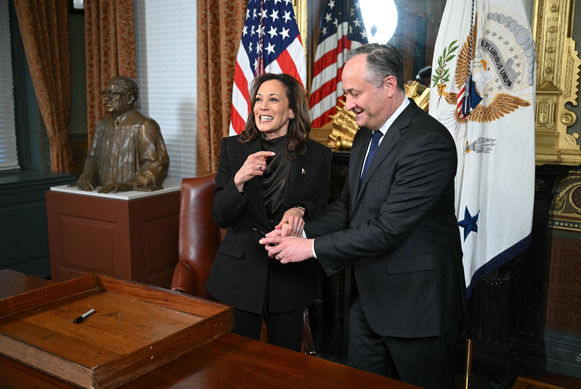 Bà Harris và chồng làm gì sau lễ nhậm chức của ông Trump? - Tuổi Trẻ Online