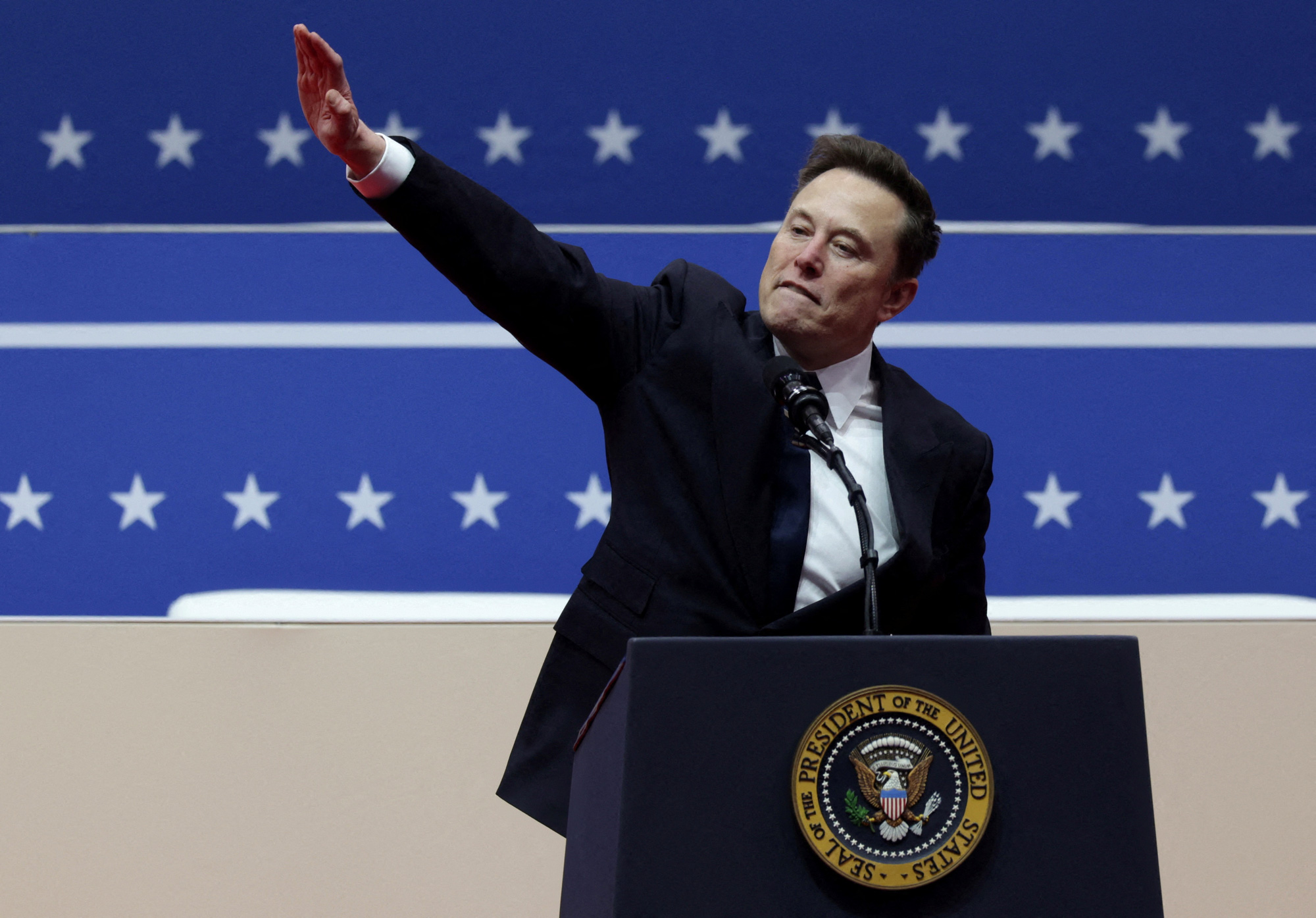 Tỉ phú Elon Musk công khai tình cảm với ông Trump - Tuổi Trẻ Online