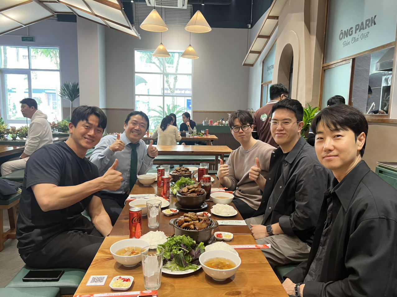 Chuyên gia bắn súng Park Chung Gun mở nhà hàng bún chả Việt - Tuổi Trẻ ...