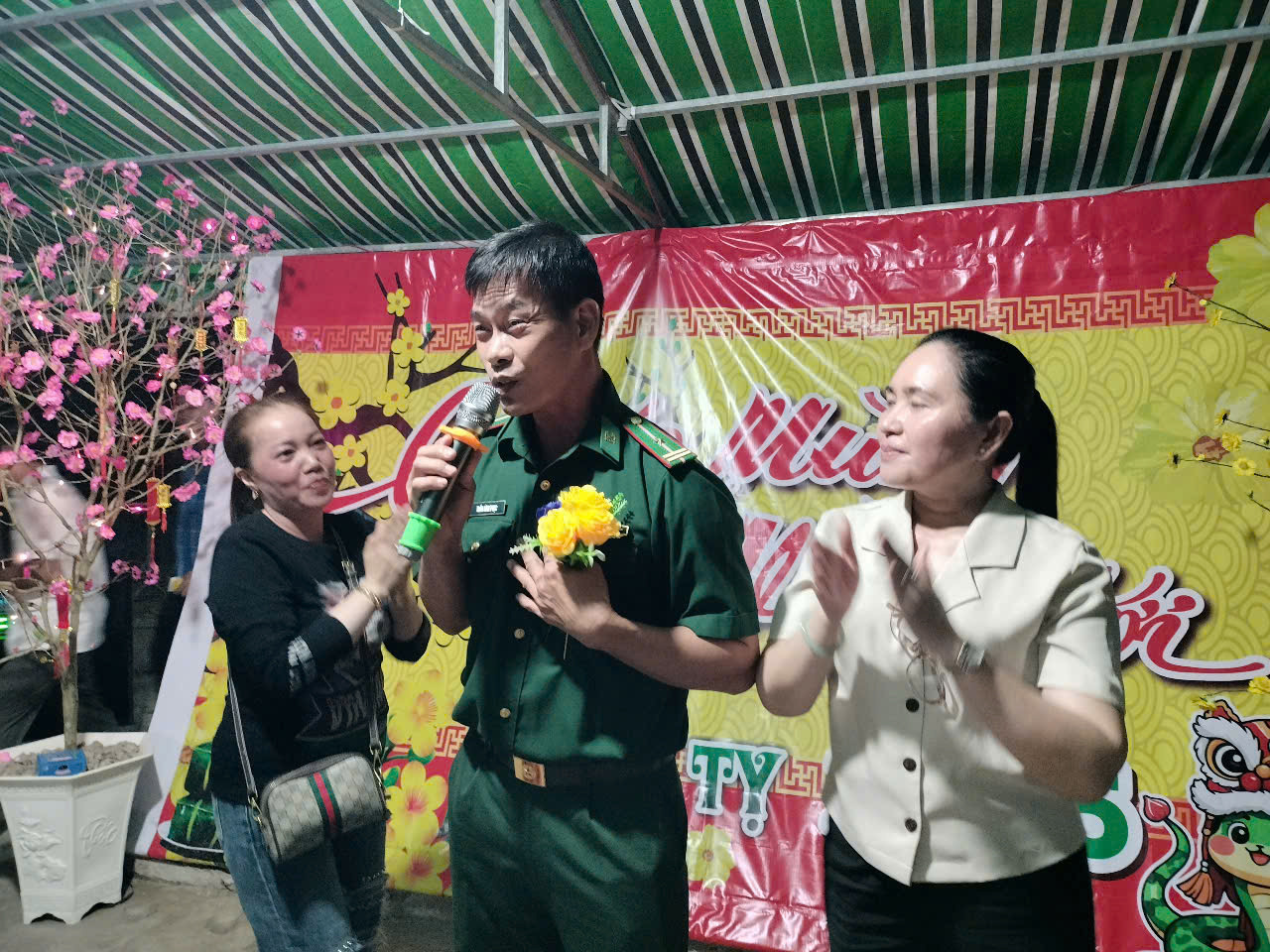 Lính xa nhà đón Tết với trò chơi dân gian, không quên nhiệm vụ - Tuổi ...