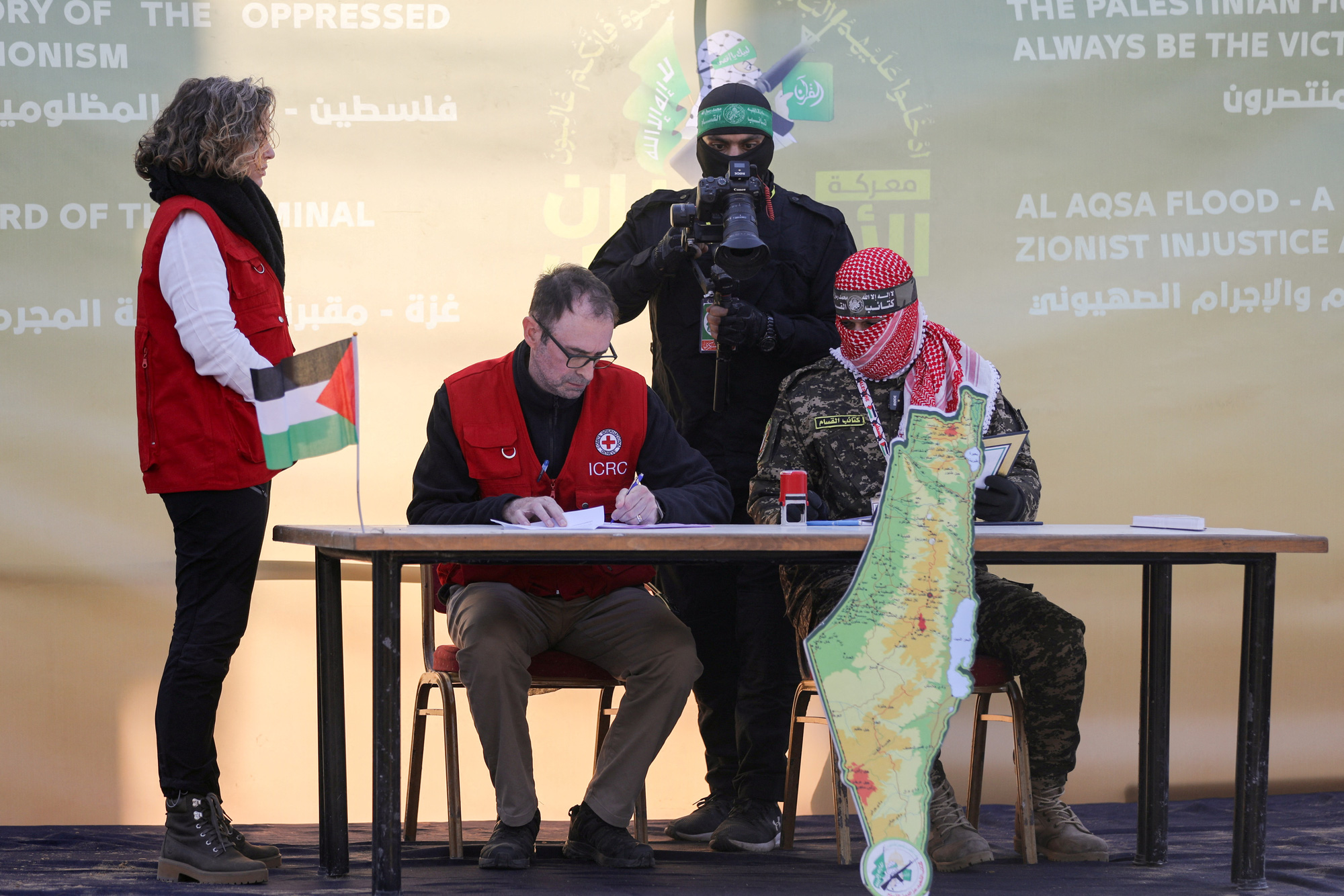 3 con tin Israel đổi lấy 110 tù nhân Palestine - Tuổi Trẻ Online