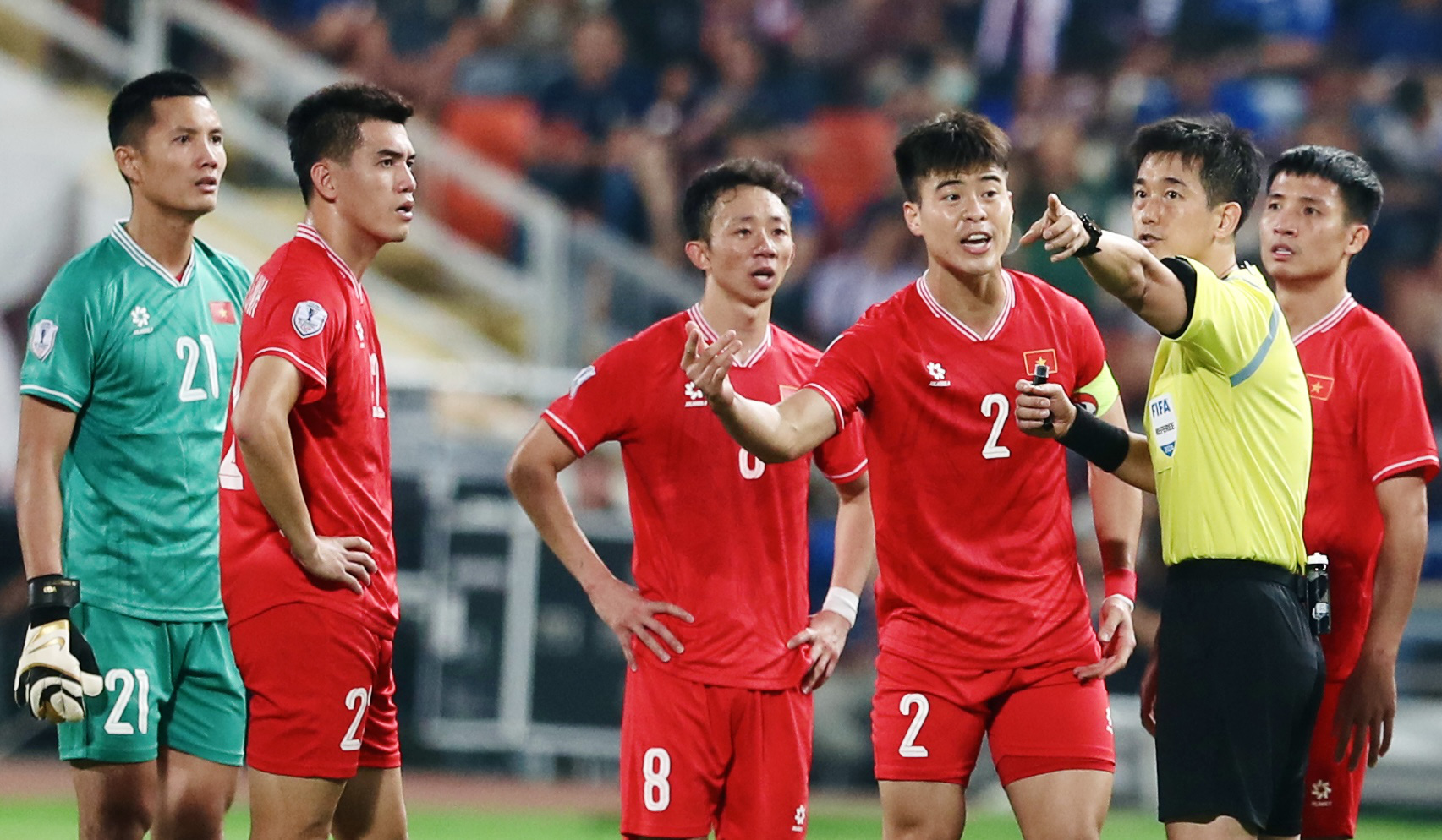 HLV Kim Sang Sik phản bác ý kiến cho rằng trọng tài Hàn thổi có lợi cho ...