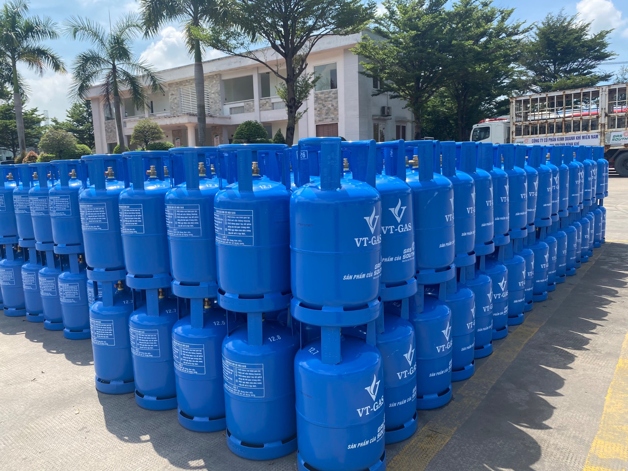 Giá gas tháng 10-2025: giảm nhẹ - Tuổi Trẻ Online