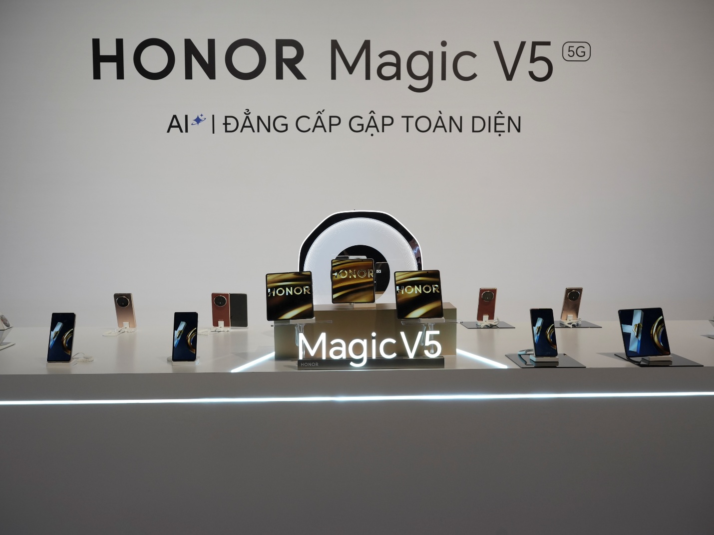 Điện thoại gập HONOR Magic V5 chính thức ra mắt tại Việt Nam - Tuổi Trẻ ...