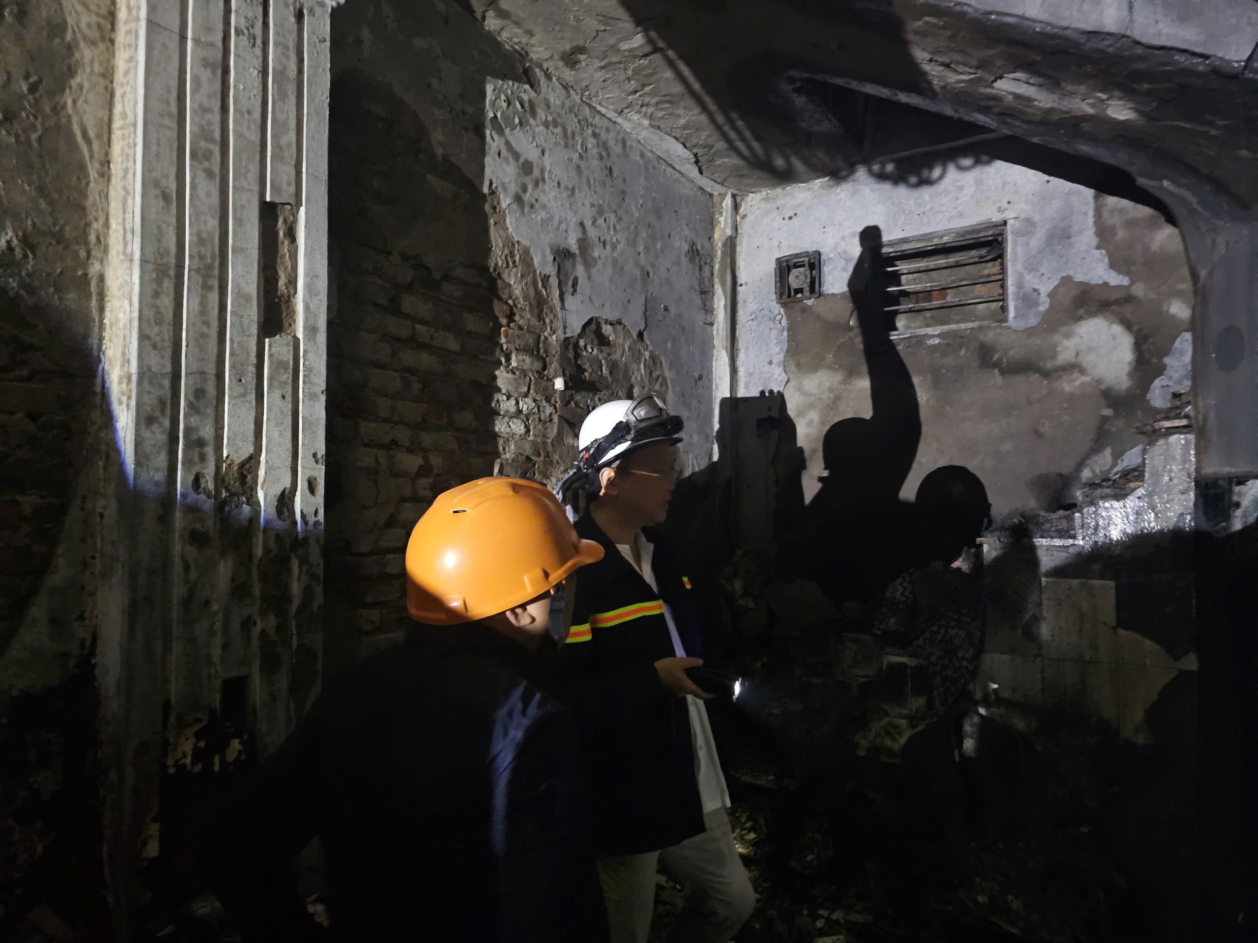 5 dead in Hanoi house fire