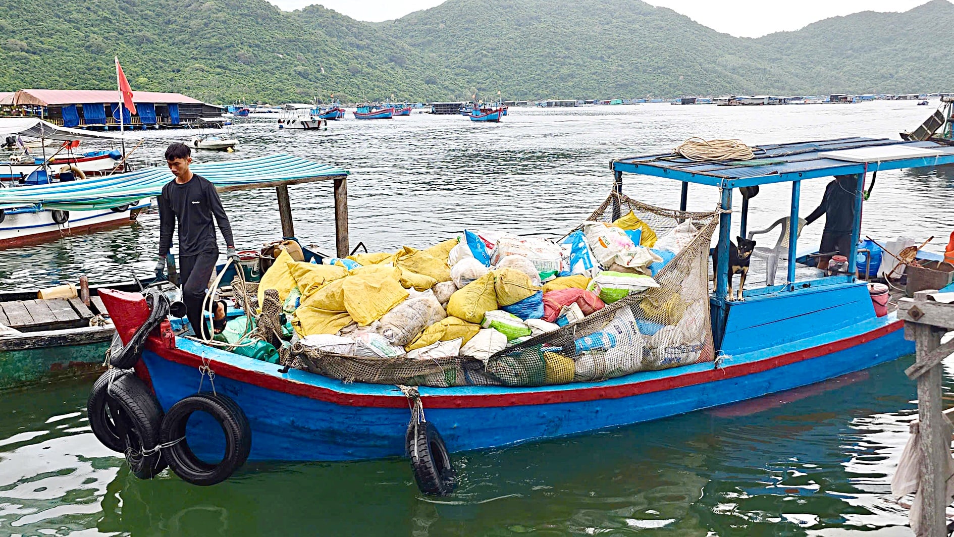 Community-backed marine waste collection model transforms Vietnam’s bay