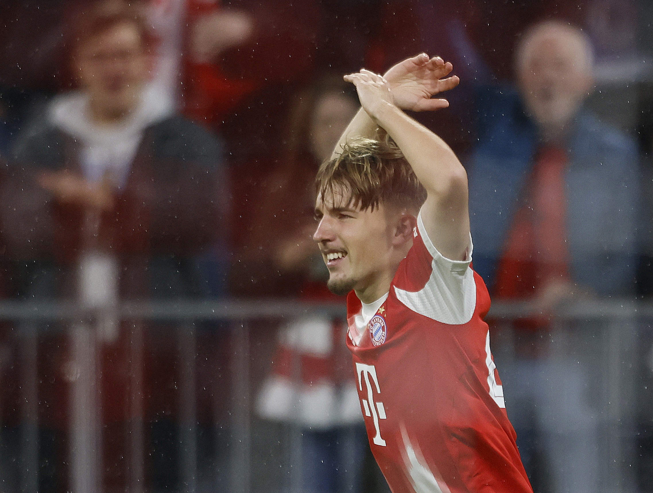 Xuất hiện ngôi sao 17 tuổi 'ngoại hình Messi, đá hay như Yamal' - Tuổi ...