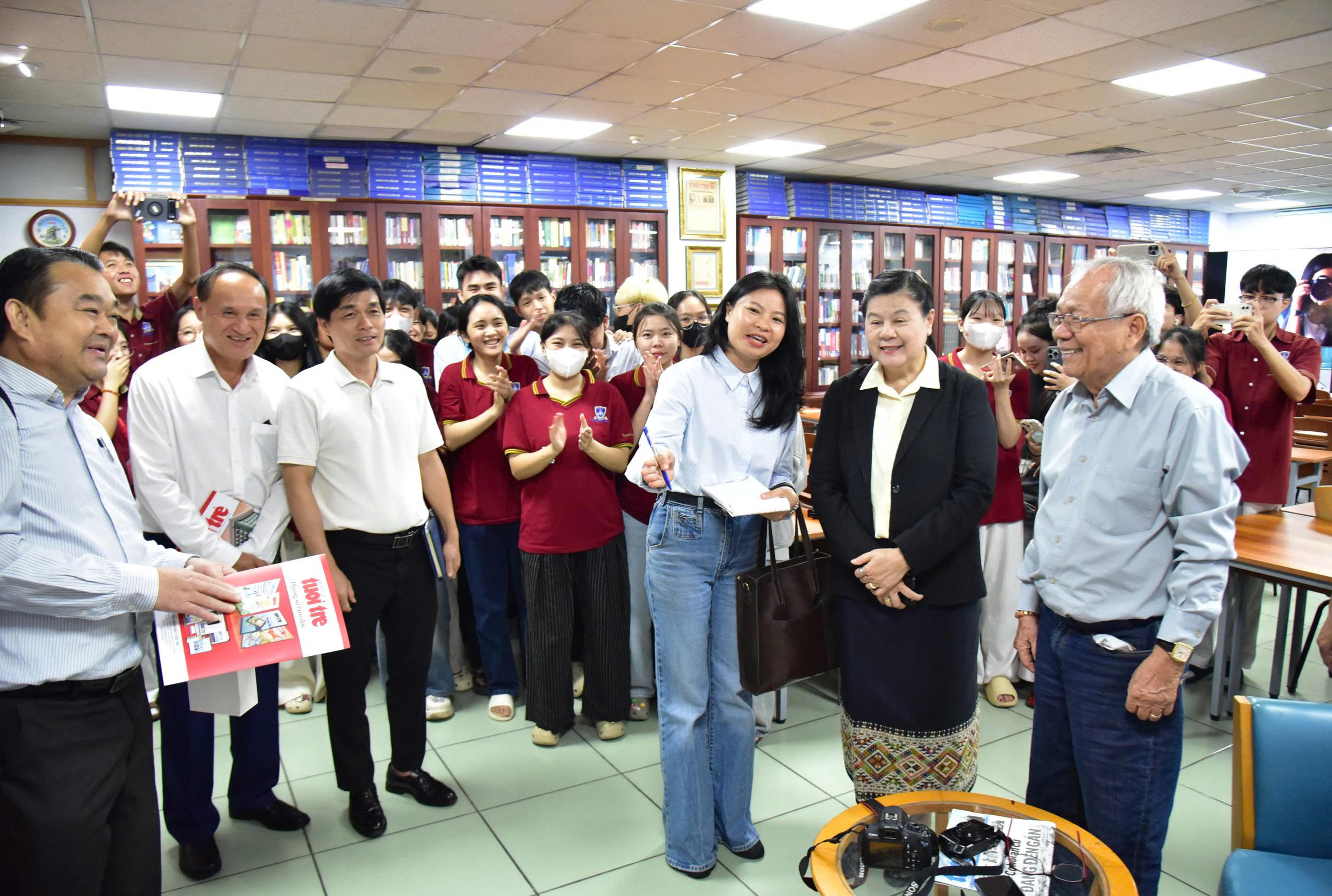 Lao media delegation visits Tuoi Tre to study digital transformation