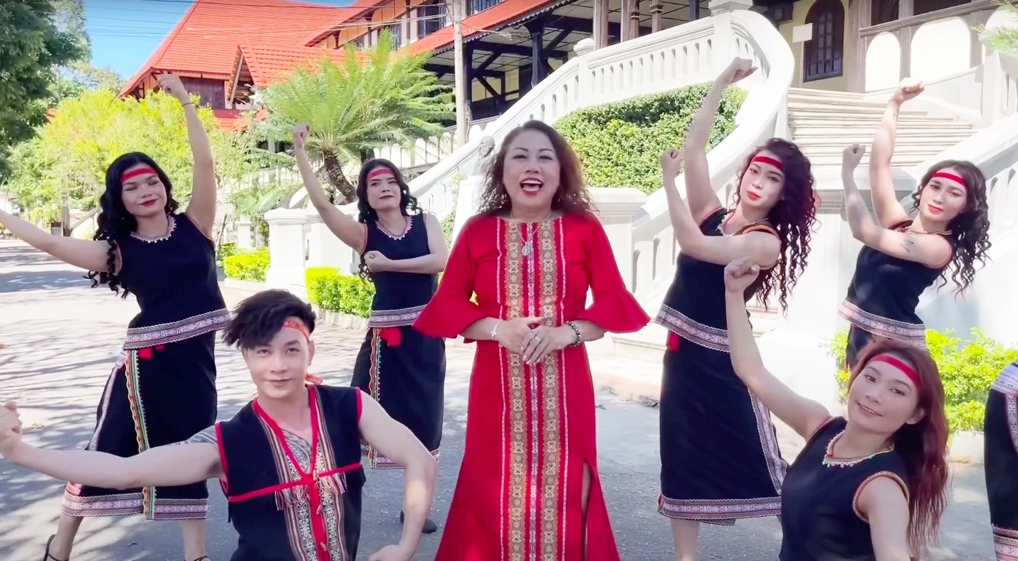 Siu Black: Từ 'họa mi núi rừng' đến bà chủ trại heo vẫn hát và cười ...