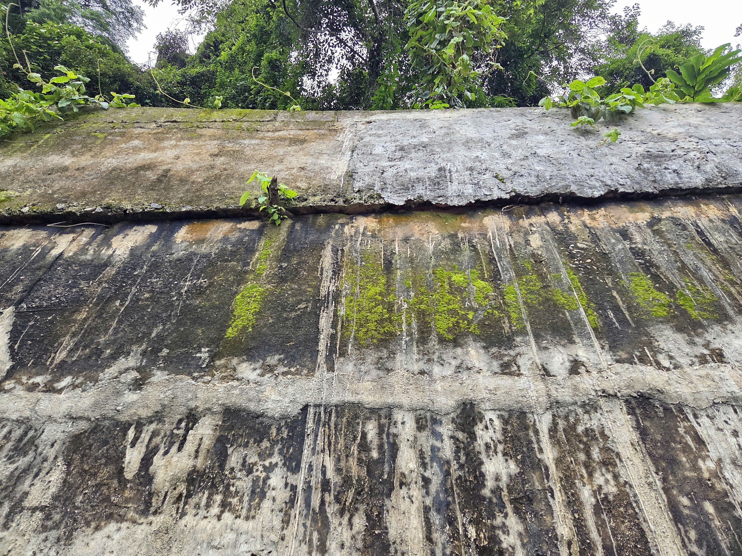 Khối bê tông ở ta luy đèo Măng Đen nhô ra: Sở Xây dựng Quảng Ngãi nói ...