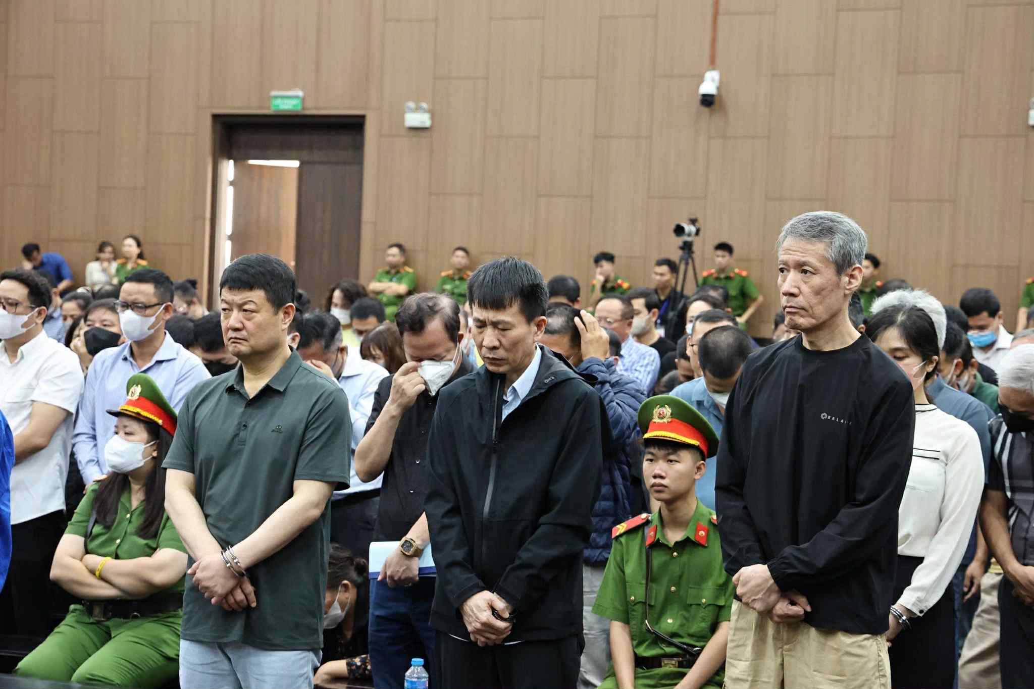 Ca sĩ, doanh nhân, cựu quan chức đem cả triệu USD vào 'sòng bạc' King ...