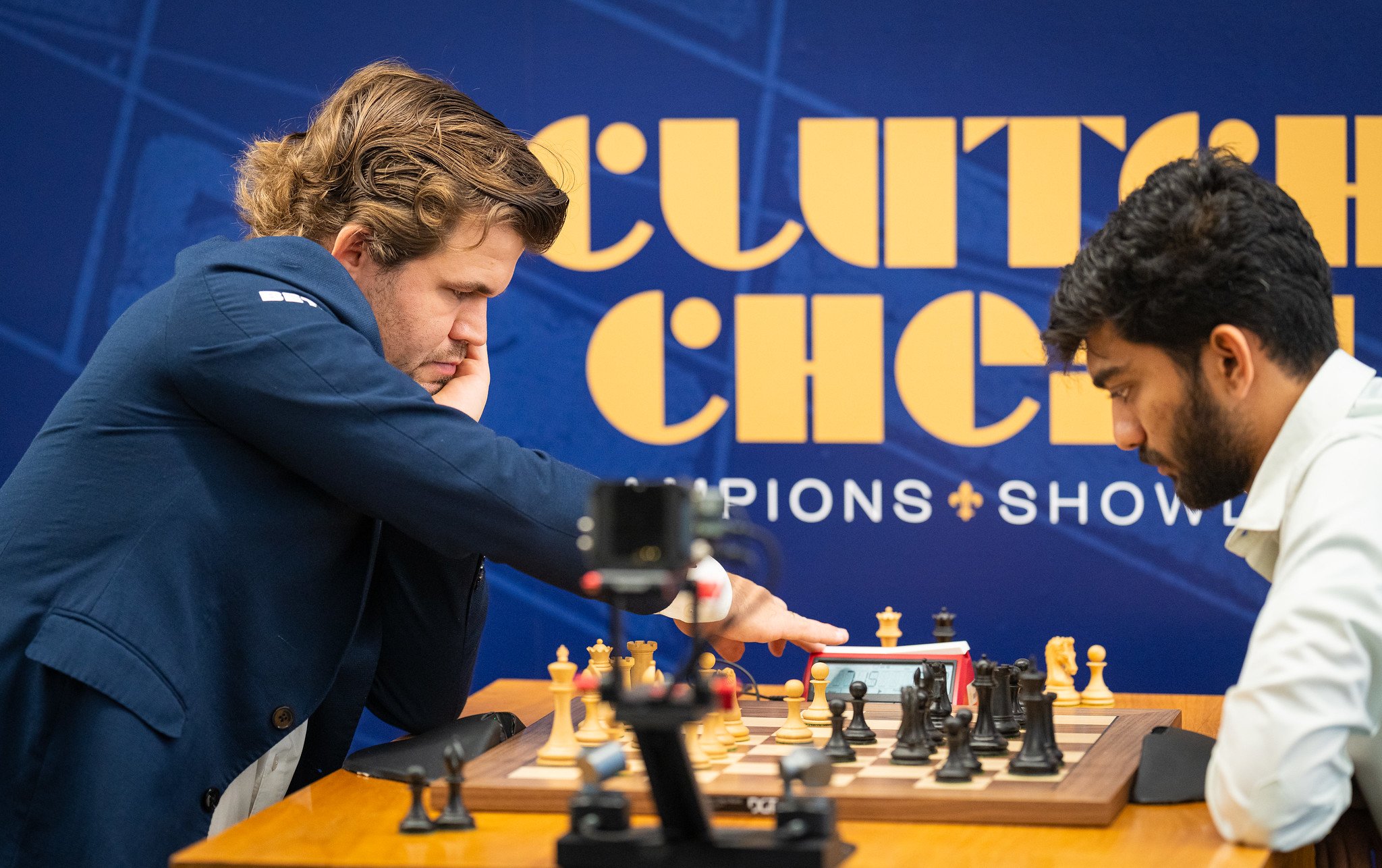 Carlsen thị uy sức mạnh trước Vua cờ Gukesh - Tuổi Trẻ Online