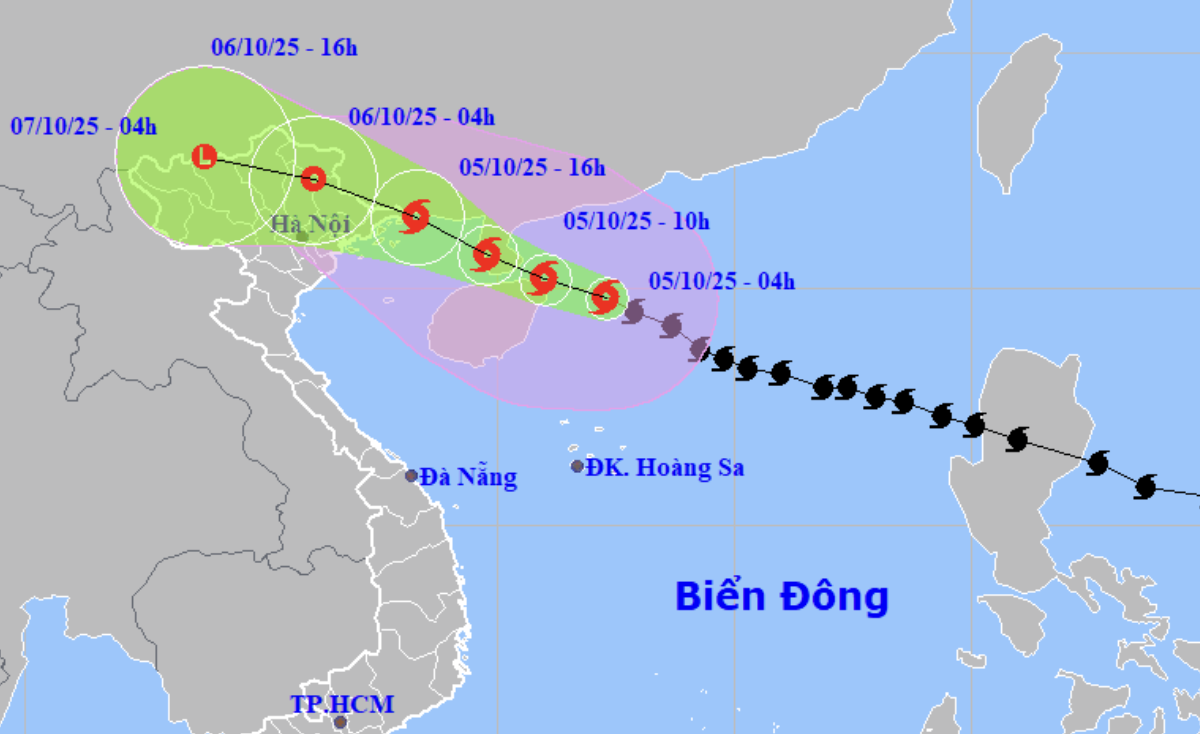 Bão Matmo mạnh cấp 12, giật cấp 15 đang cách Quảng Ninh 550km, chiều ...