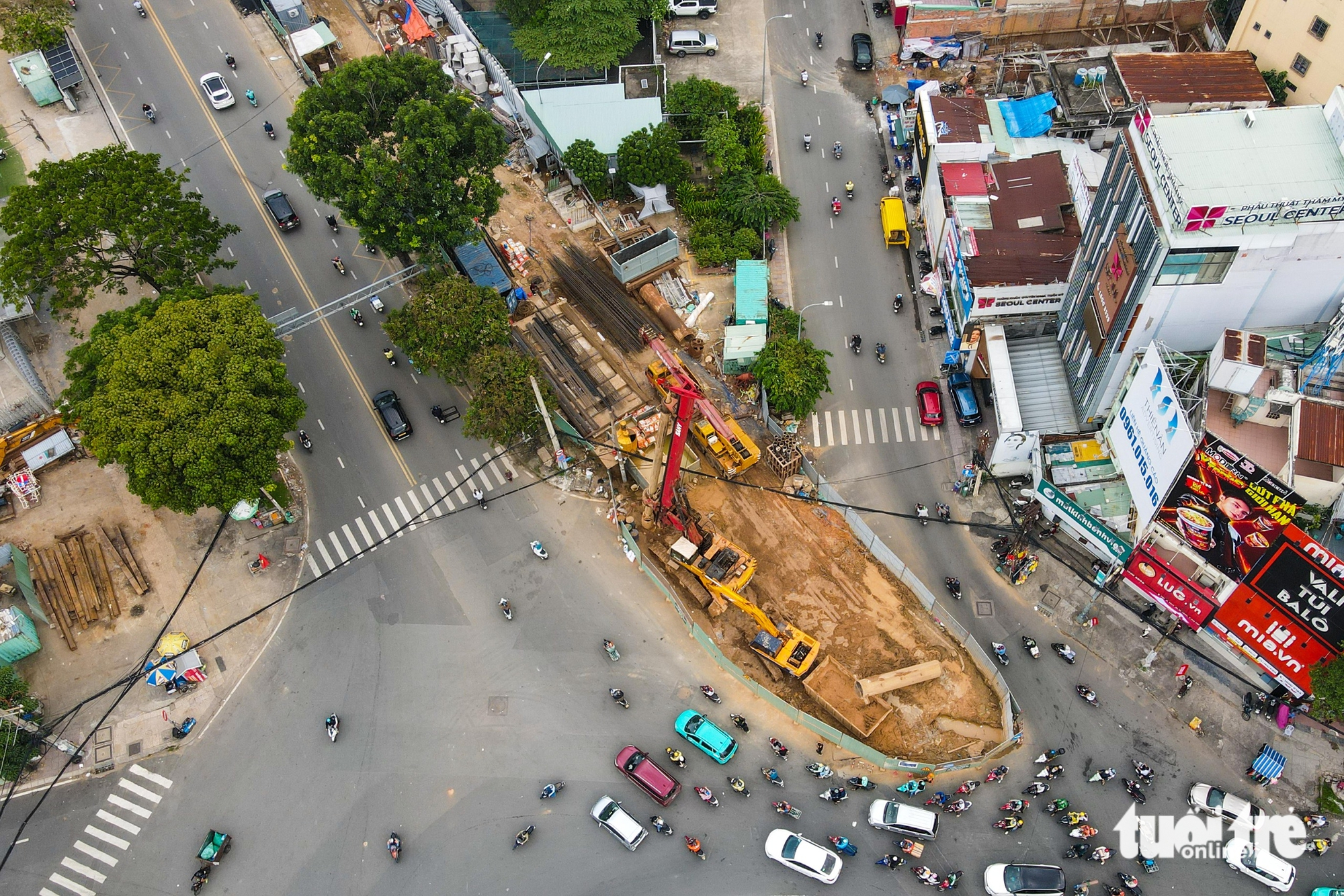 Thu nhỏ vòng xoay Công trường Dân Chủ ở TP.HCM để thi công metro số 2 ...